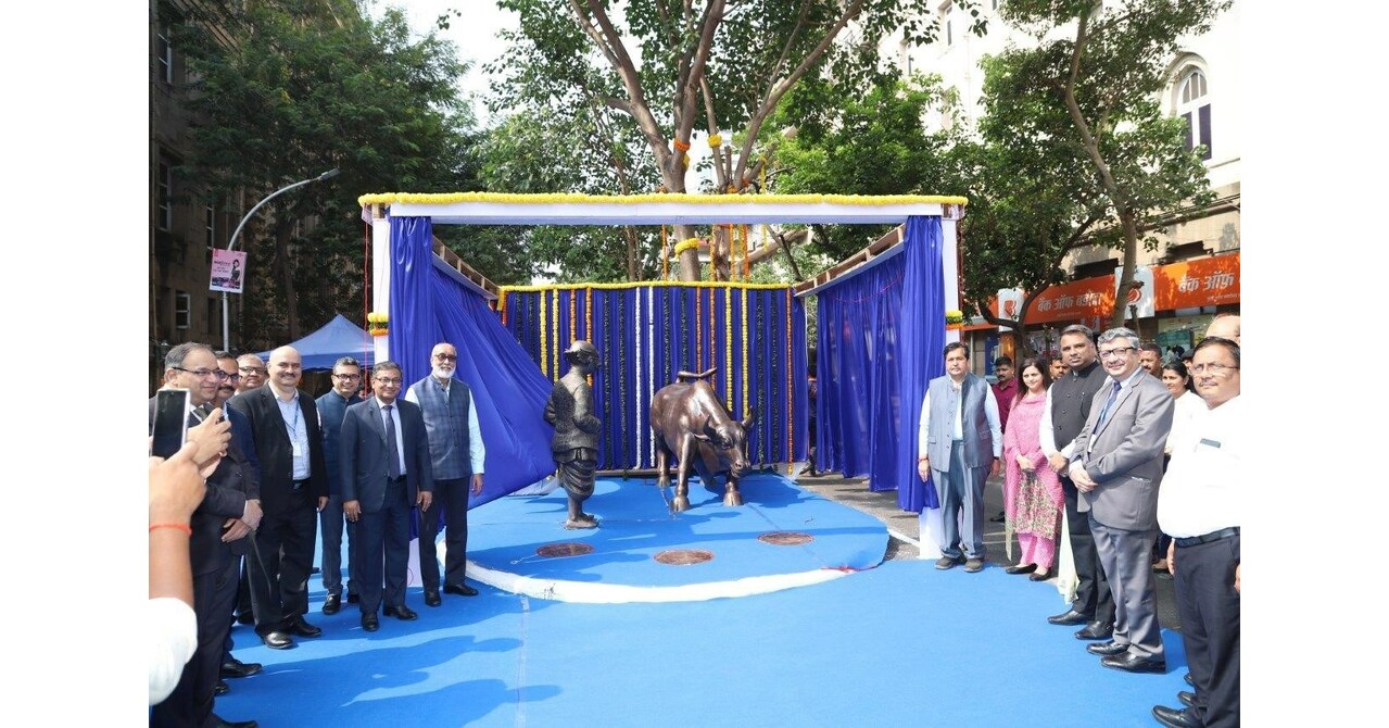 Bull and Common Man Sculpture at Horniman Circle Unveiled