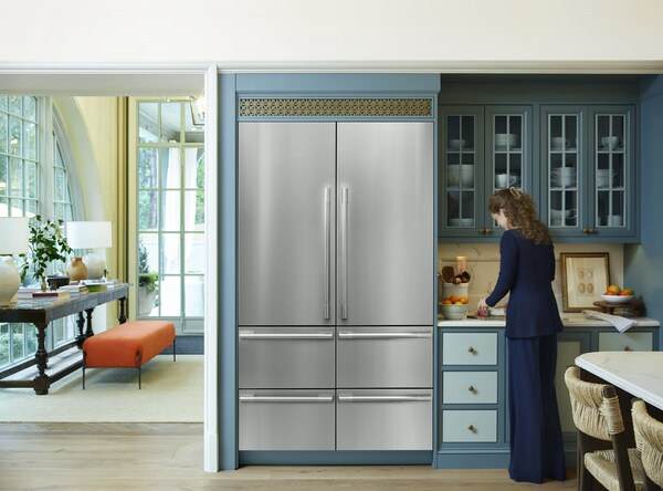 SIGNATURE KITCHEN SUITE 48-INCH FRENCH DOOR REFRIGERATOR CAPTURES TOP ...