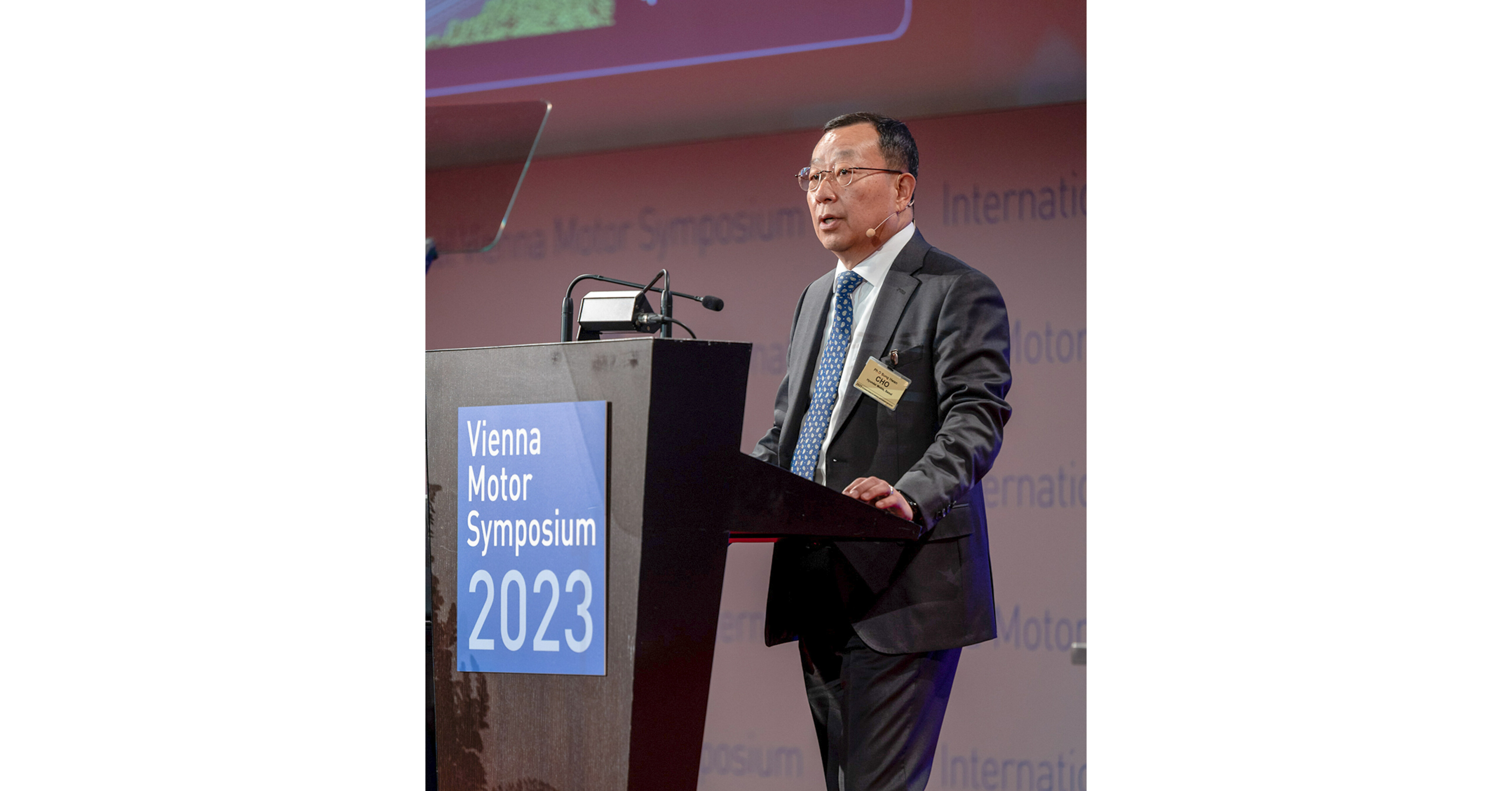 Hyundai Mobis CEO Sung-hwan Cho introduced mobility platform provider strategy at the 44th ...