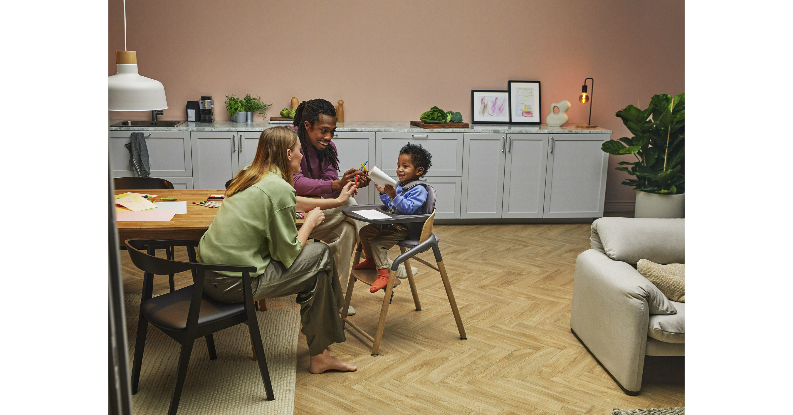 BUGABOO EXPANDS INTO FURNITURE WITH NEW HIGH CHAIR, GIRAFFE