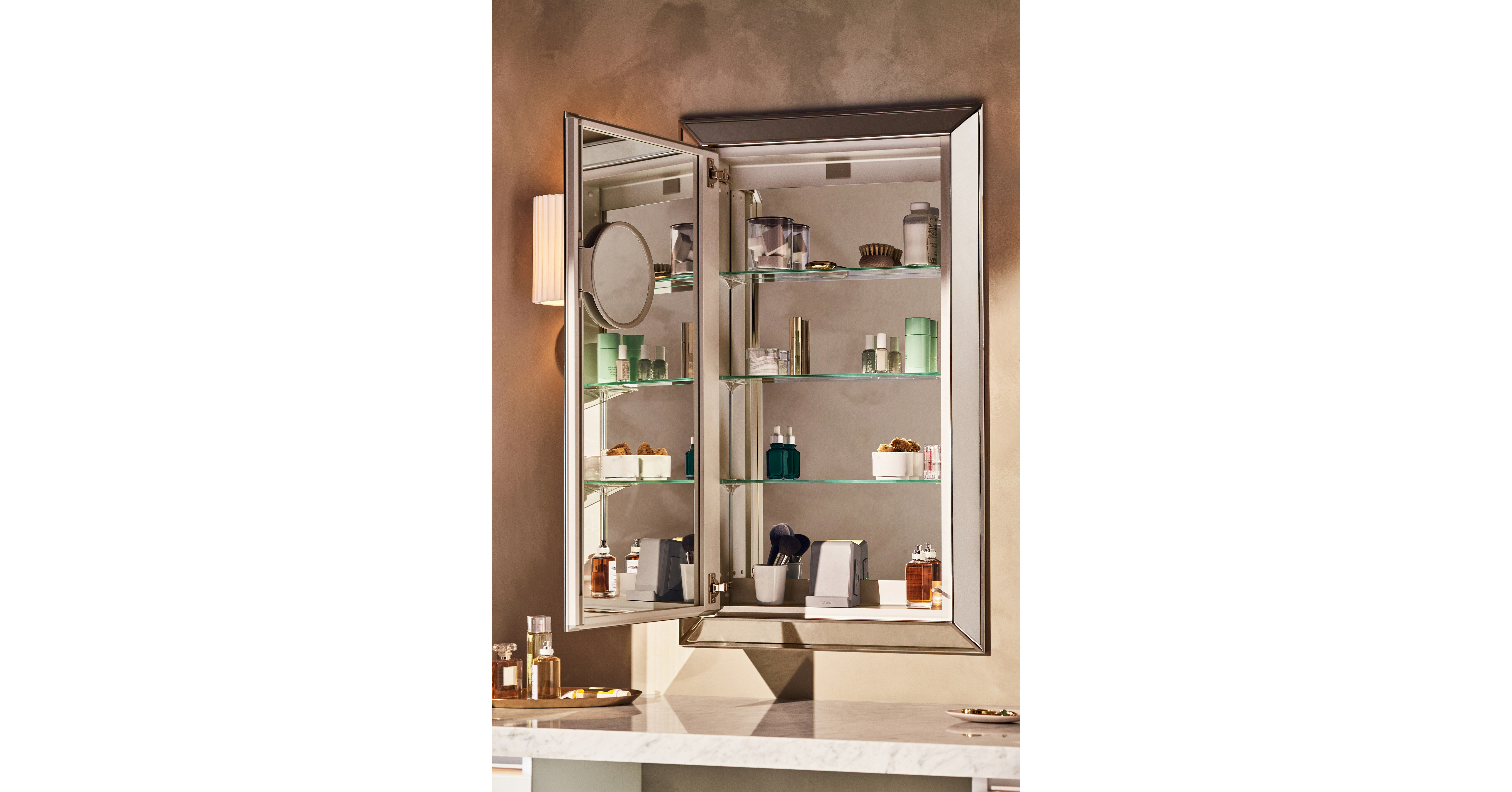 ROBERN® ANNOUNCES THE ADDITION OF THE FACET MEDICINE CABINET AND MIRROR TO THE MURRAY HILL ...