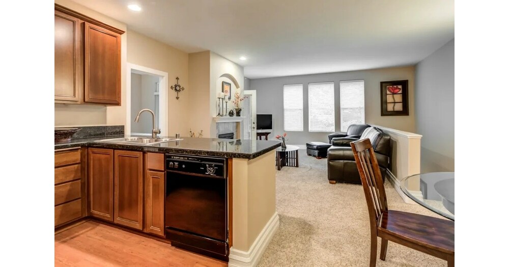 Hamilton Zanze Sells Multifamily Community in Seattle Metro