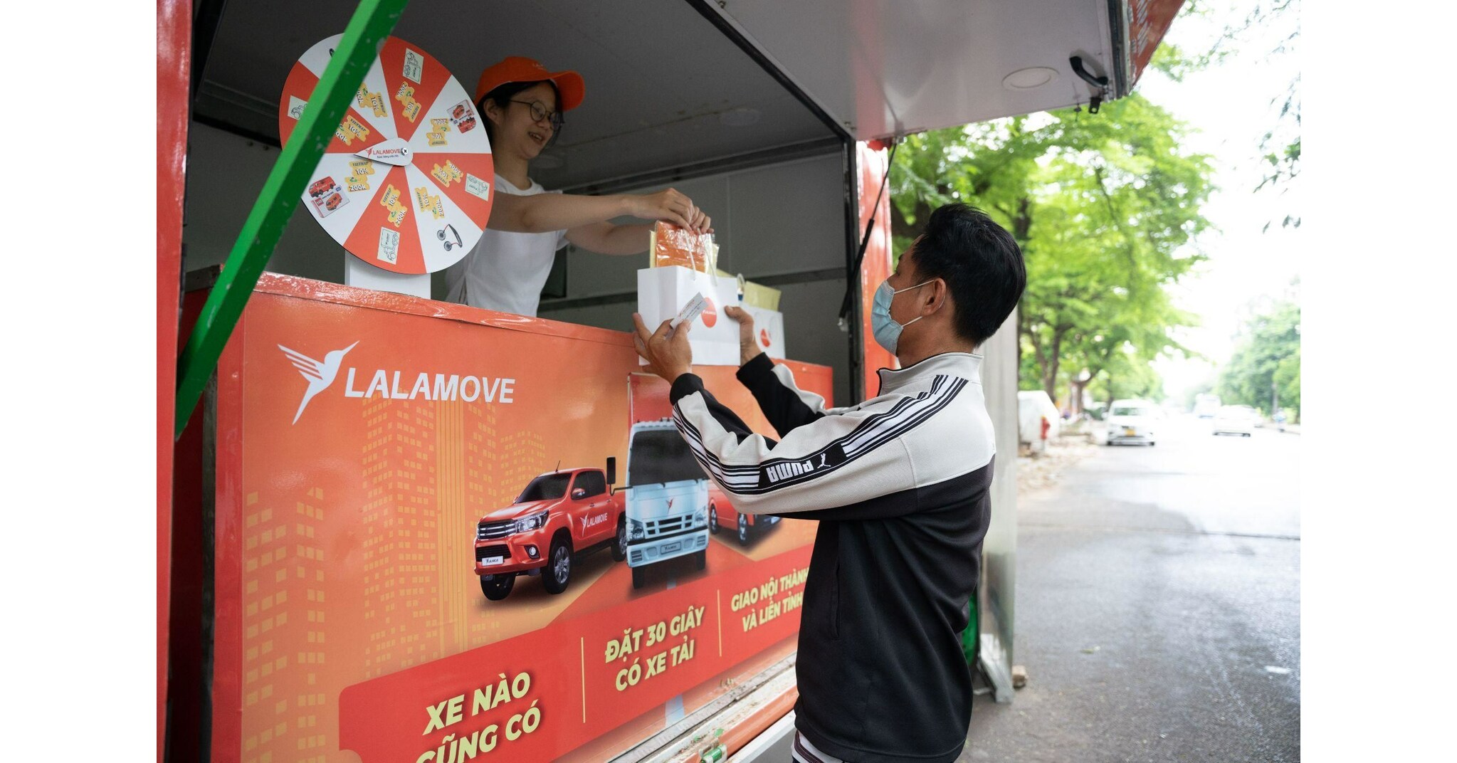 Lalamove accompanies the driver partners on their delivery journey with ...