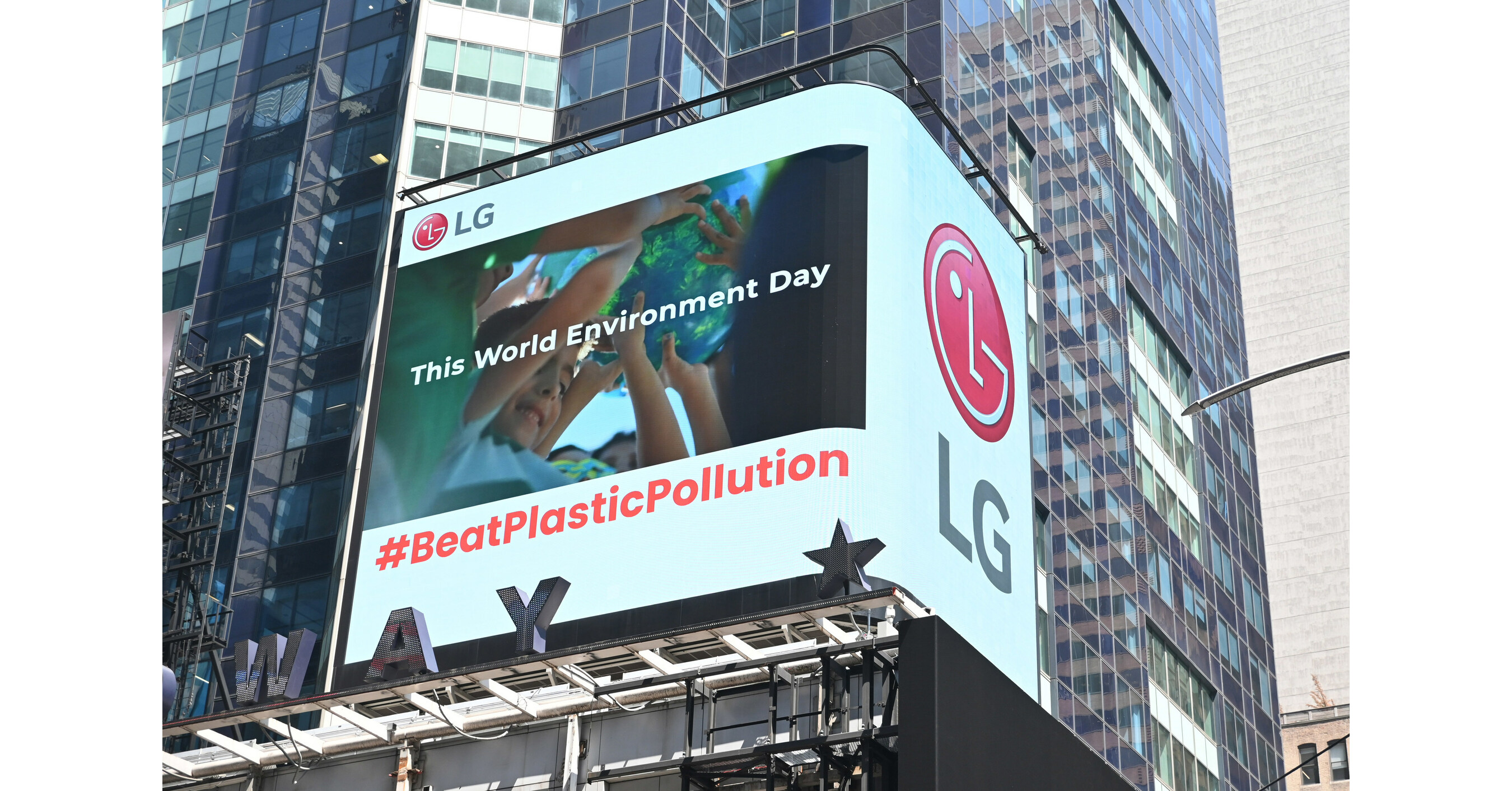 LG JOINS RE100 INITIATIVE, COMMITTING TO TRANSITION TO RENEWABLE ENERGY