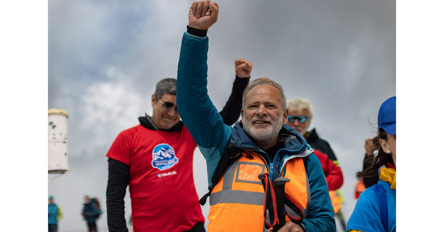 GUINNESS WORLD RECORDS™ title for the "Largest human image of a human ...
