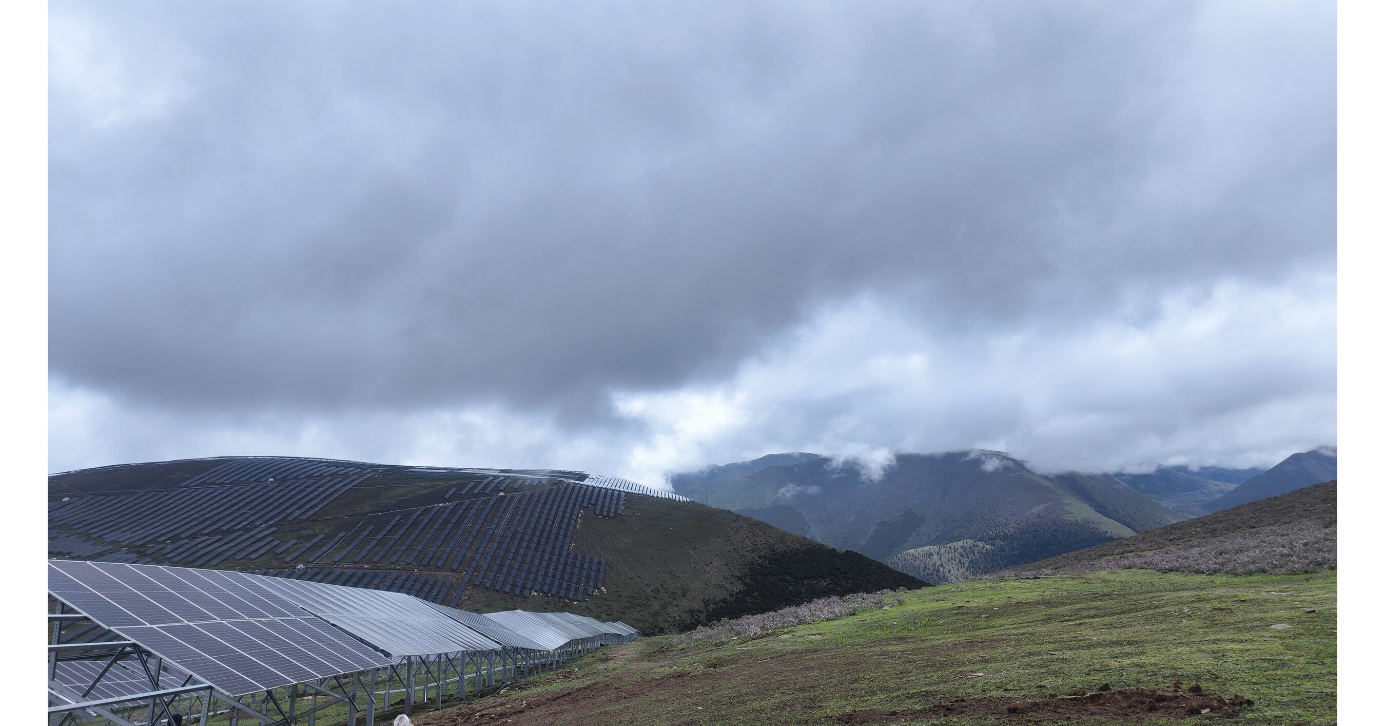Astronergy PV modules at world's largest hydro-solar power plant start ...