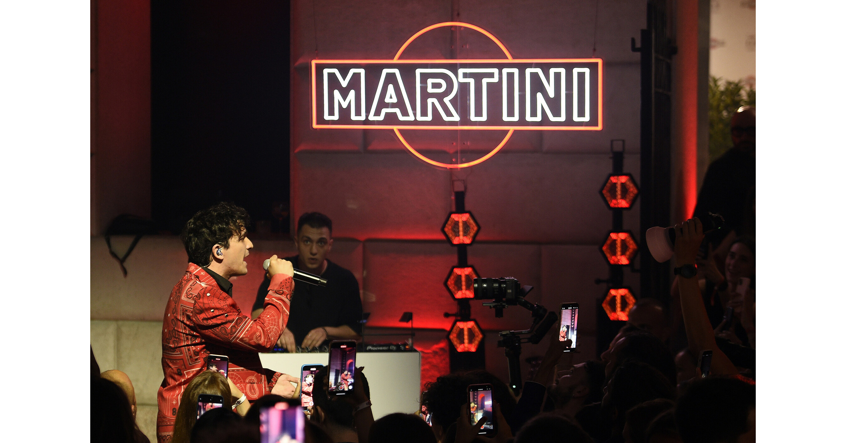 MARTINI CELEBRATES 160TH ANNIVERSARY WITH STAR STUDDED GALA IN MILAN