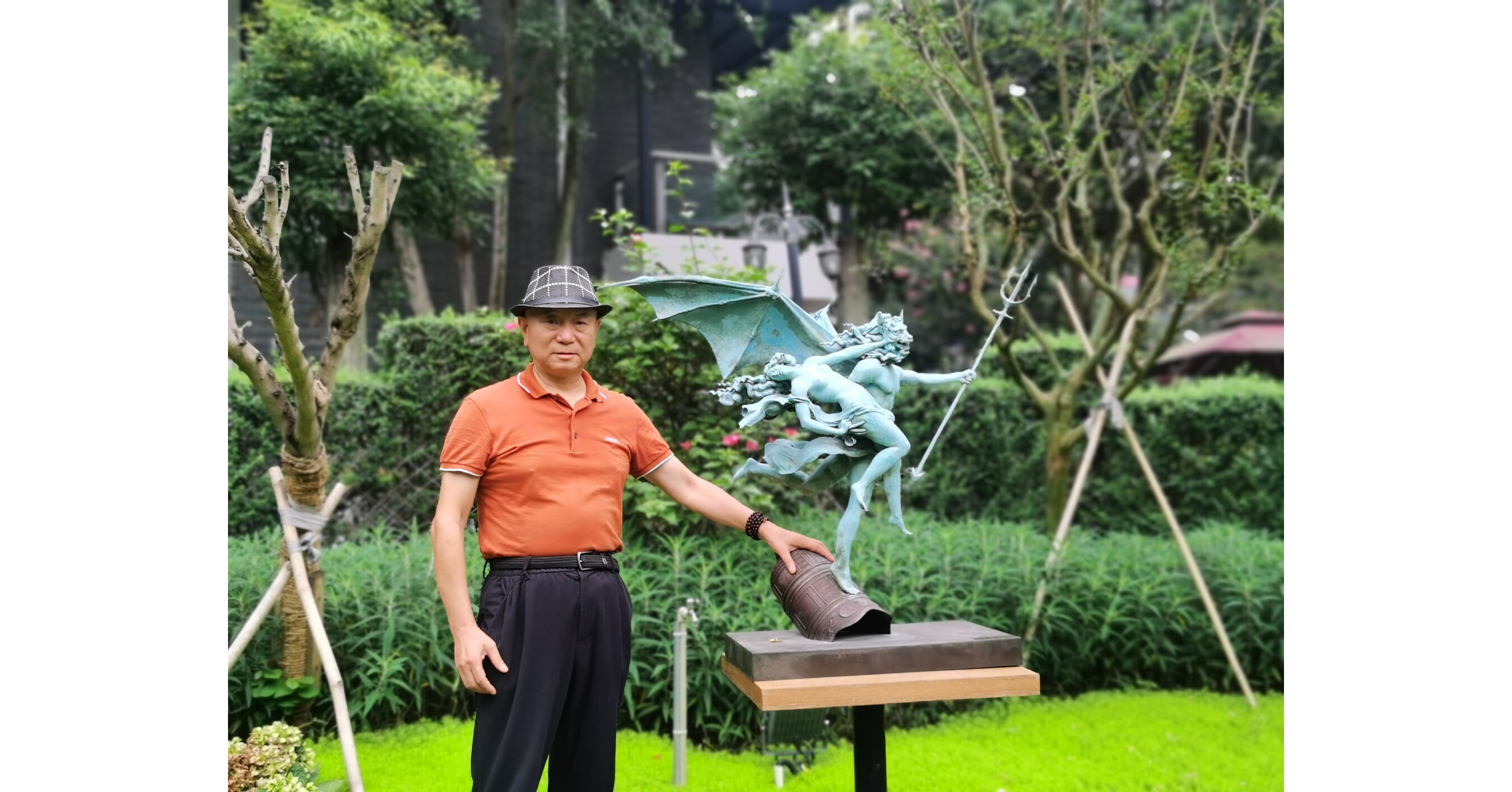 To "Let the world remember Chengdu", the painter, Lin Yue, designs the ...