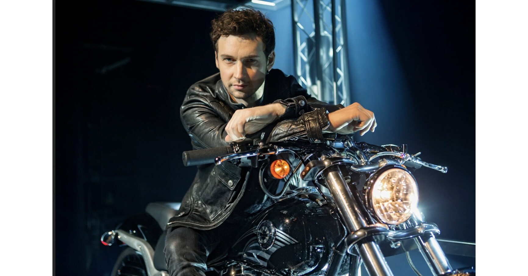 Award-Winning Illusionist Alexx Alexxander Prepares to Make the Iconic ...