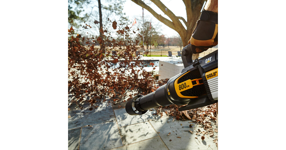 New Cat 60V 800 CFM Variable-Speed Blower Removes Leaves, Grass ...