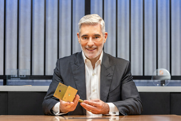 JOHN GROSS AND PEAK PRODUCTS CELEBRATE 25TH ANNIVERSARY WITH NEW SFU ...