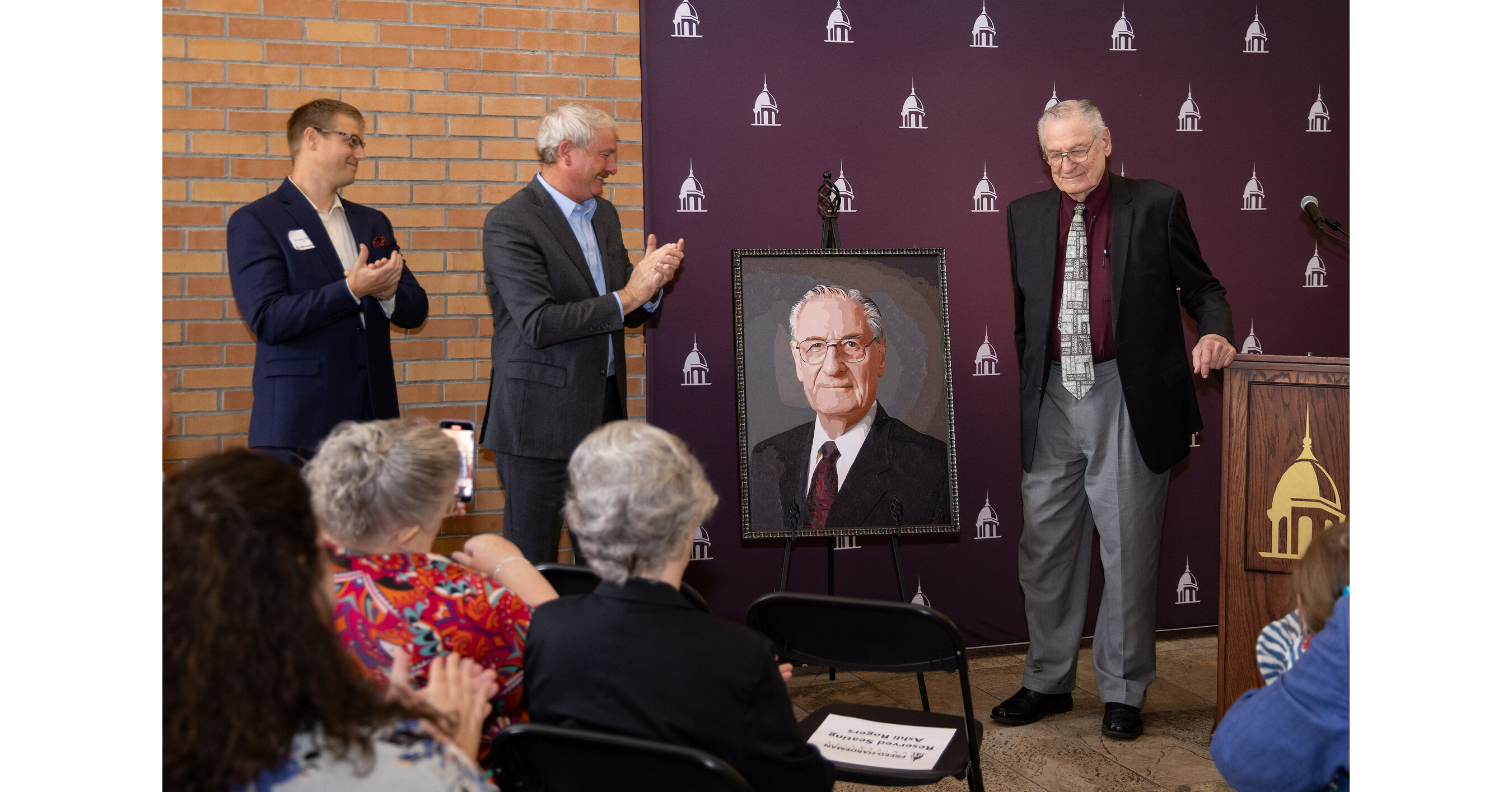 Freed-Hardeman University Unveils New Portrait Honoring Dr. Earl D. Edwards
