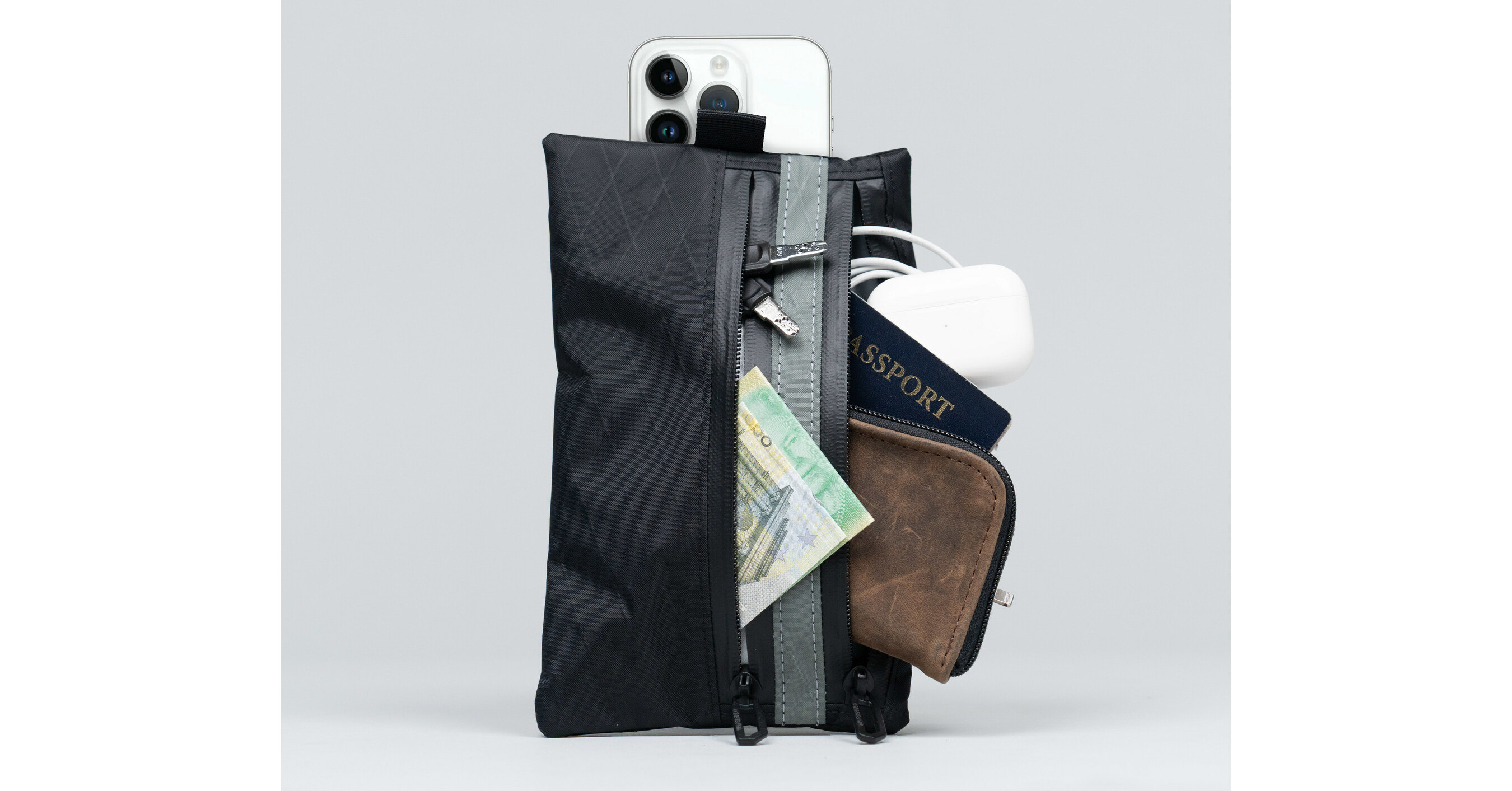 WaterField's iPhone EDC Pocket Organizer with Discreet AirTag Slot ...