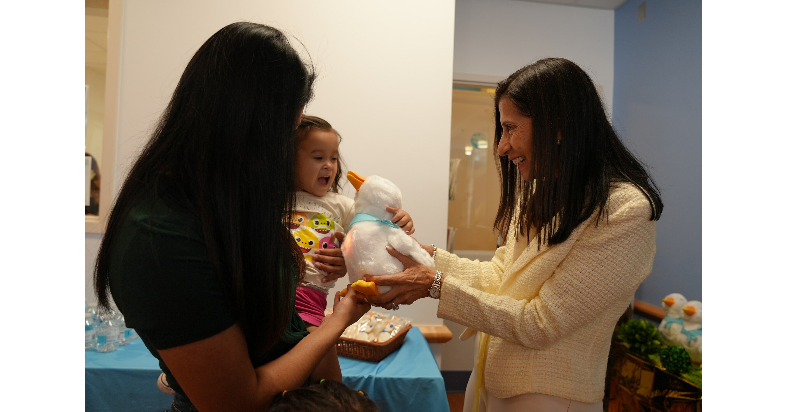 Award-winning My Special Aflac Duck® arrives in El Paso to provide ...
