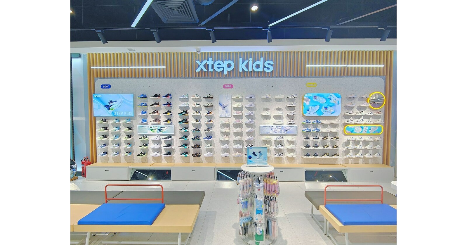 Xtep opens a new store at Hung Vuong Plaza, Ho Chi Minh City