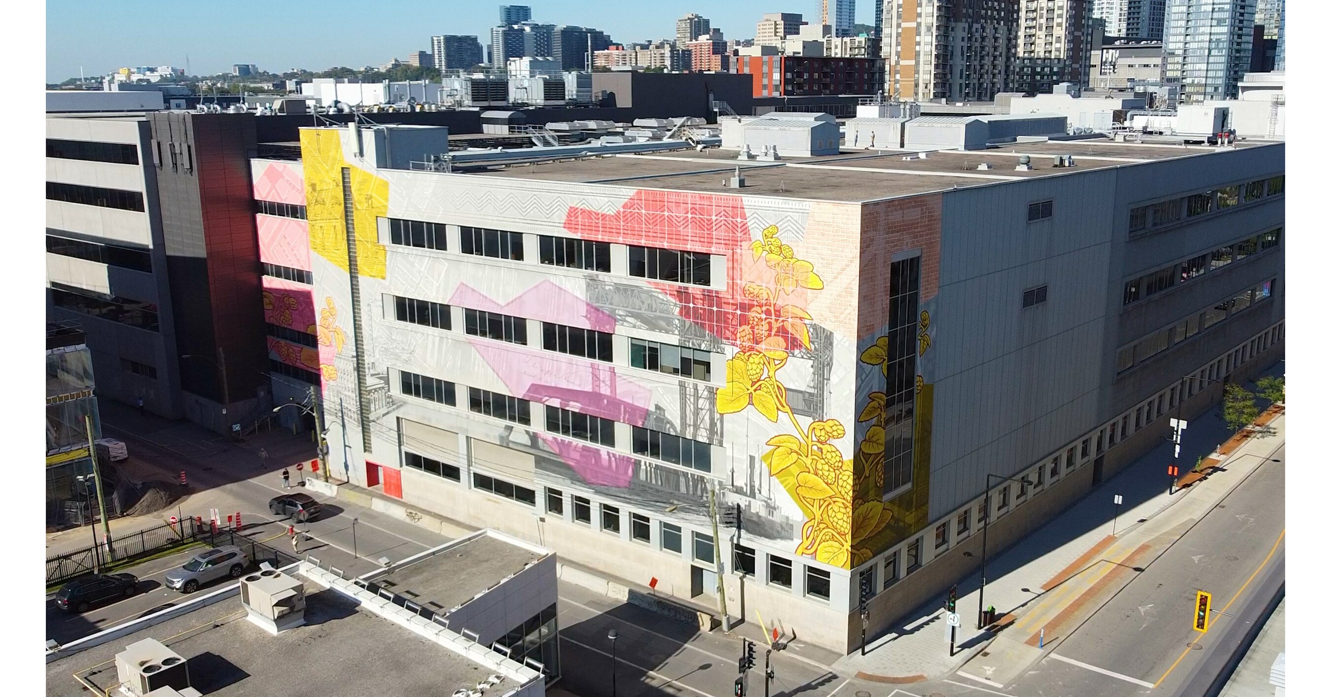 Inauguration de la plus grande murale de Montréal sur le pavillon A de ...