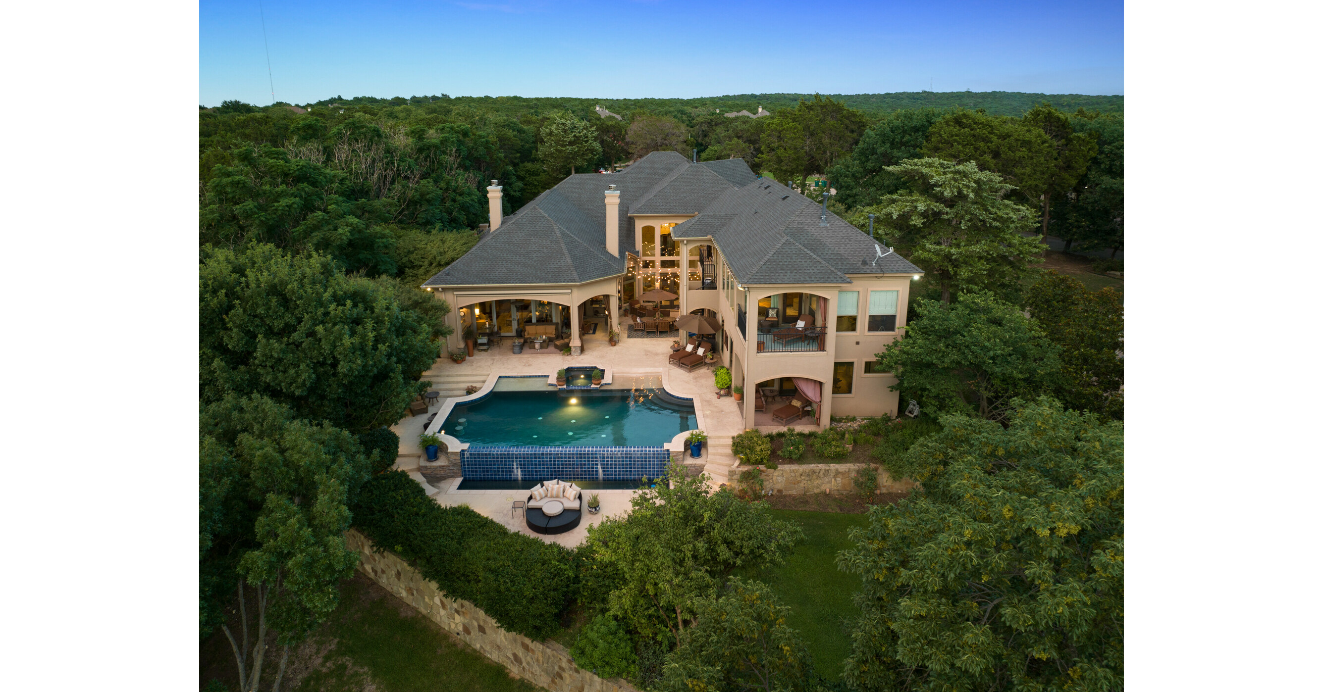 827 Bluff Ridge Drive: A Luxurious Getaway Above DFW's Highest Peaks