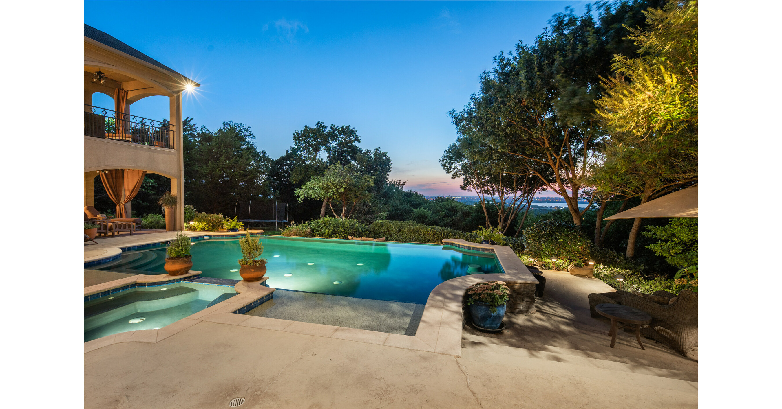 827 Bluff Ridge Drive: A Luxurious Getaway Above DFW's Highest Peaks