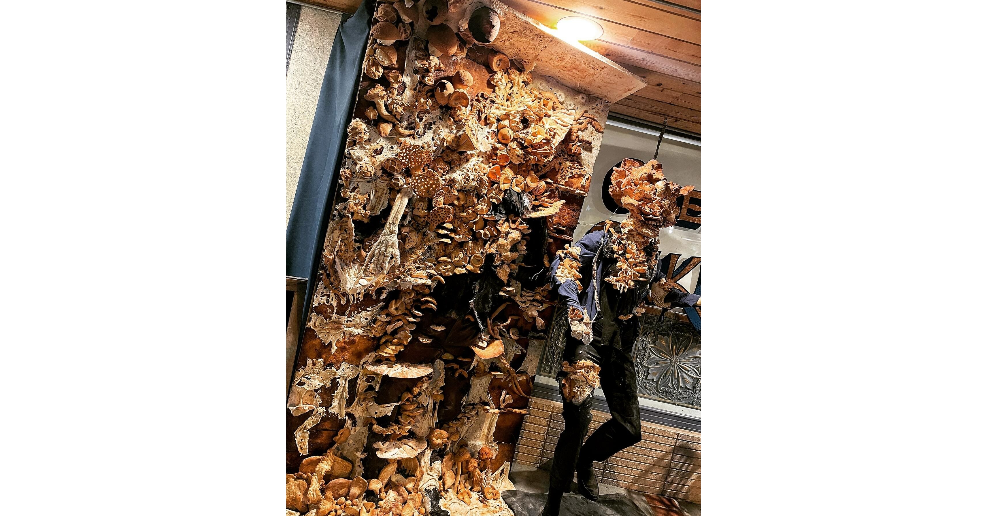 Bakery Creates Life-Size Bread Sculpture From "The Last of Us"