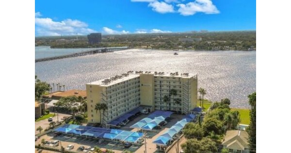 Harbor View Condominium Selects FirstService Residential as Management ...