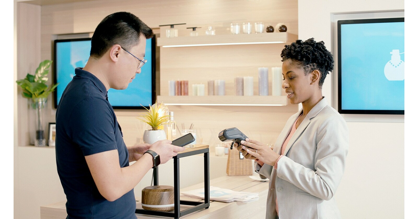 Payroc and Ingenico Partner to Launch AXIUM Smart Payment Terminal Line