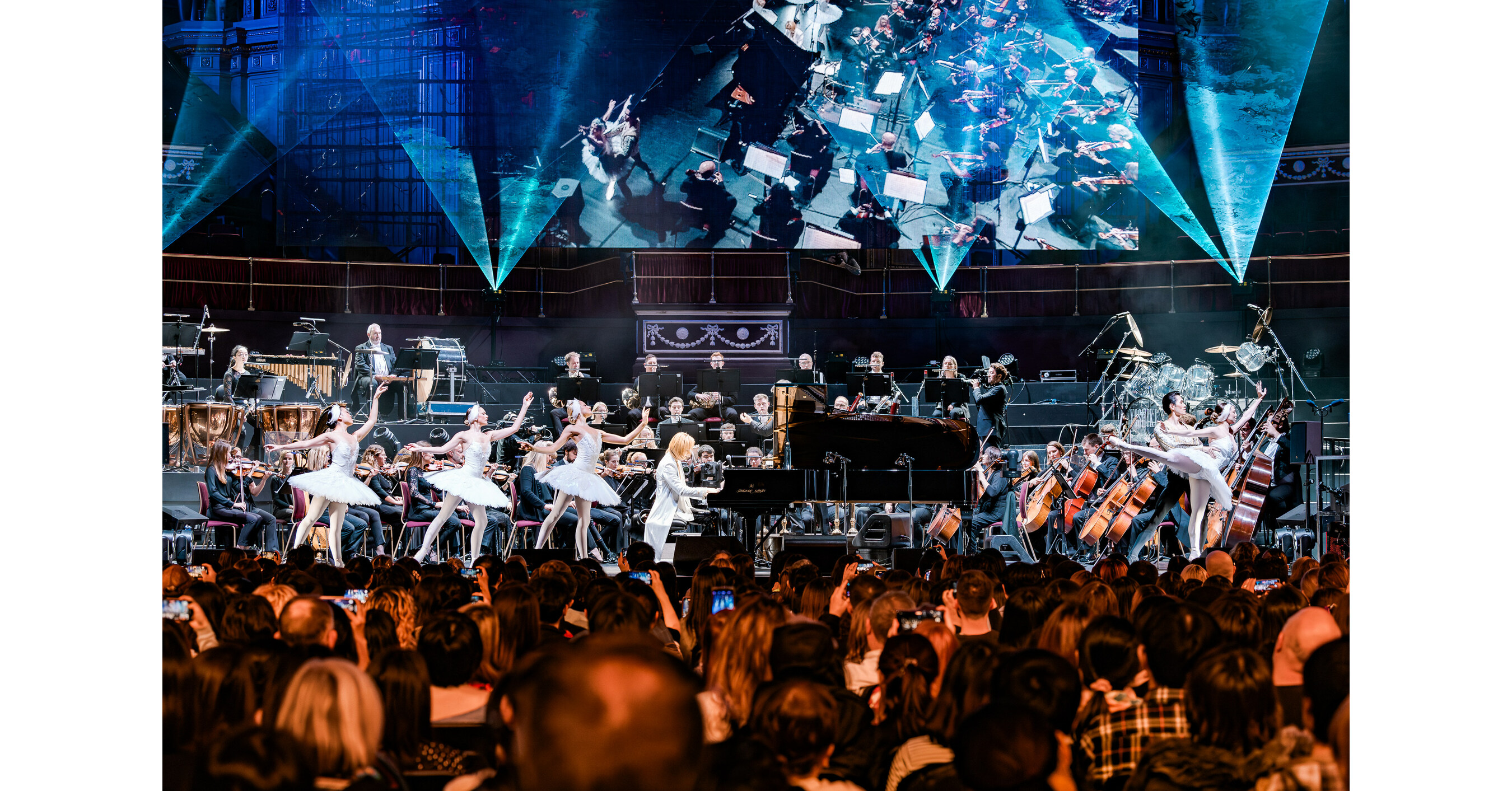 YOSHIKI Receives Unending Standing Ovation After Revolutionary ...