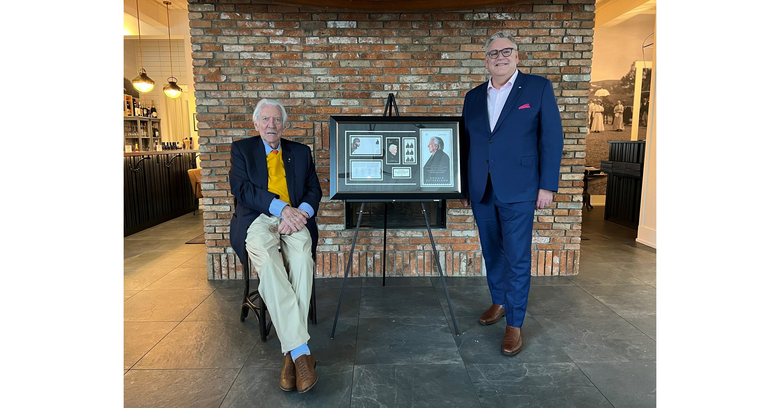Un nouveau timbre rend hommage à Donald Sutherland, acteur canadien de ...
