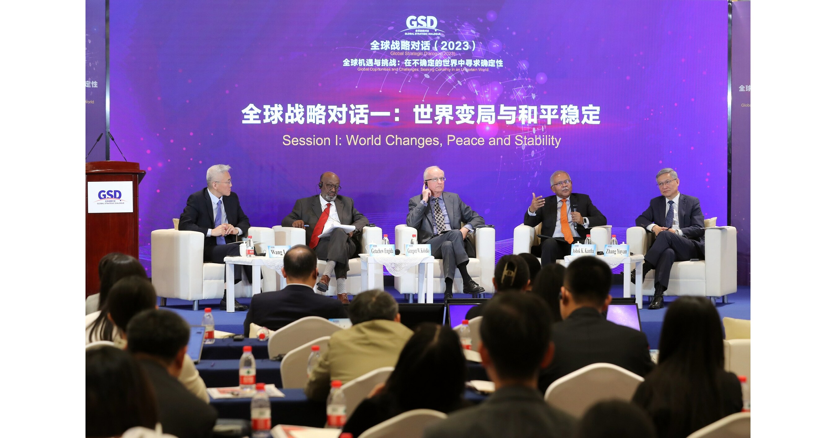 China Daily: Forum weighs in with ideas to bring world more certainty