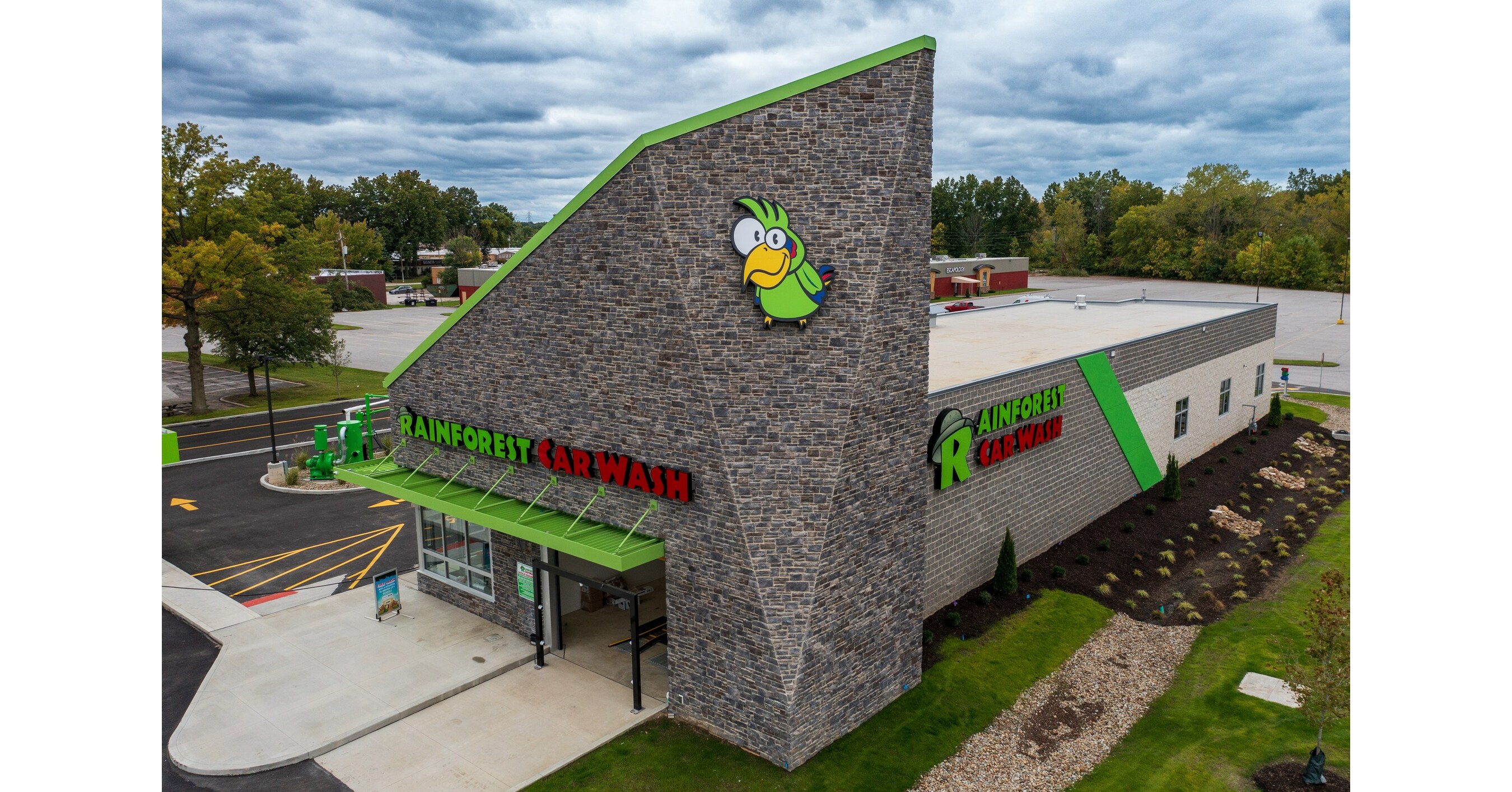 Rainforest Car Wash Drives Hope with Fourth Annual Charity Food Drive