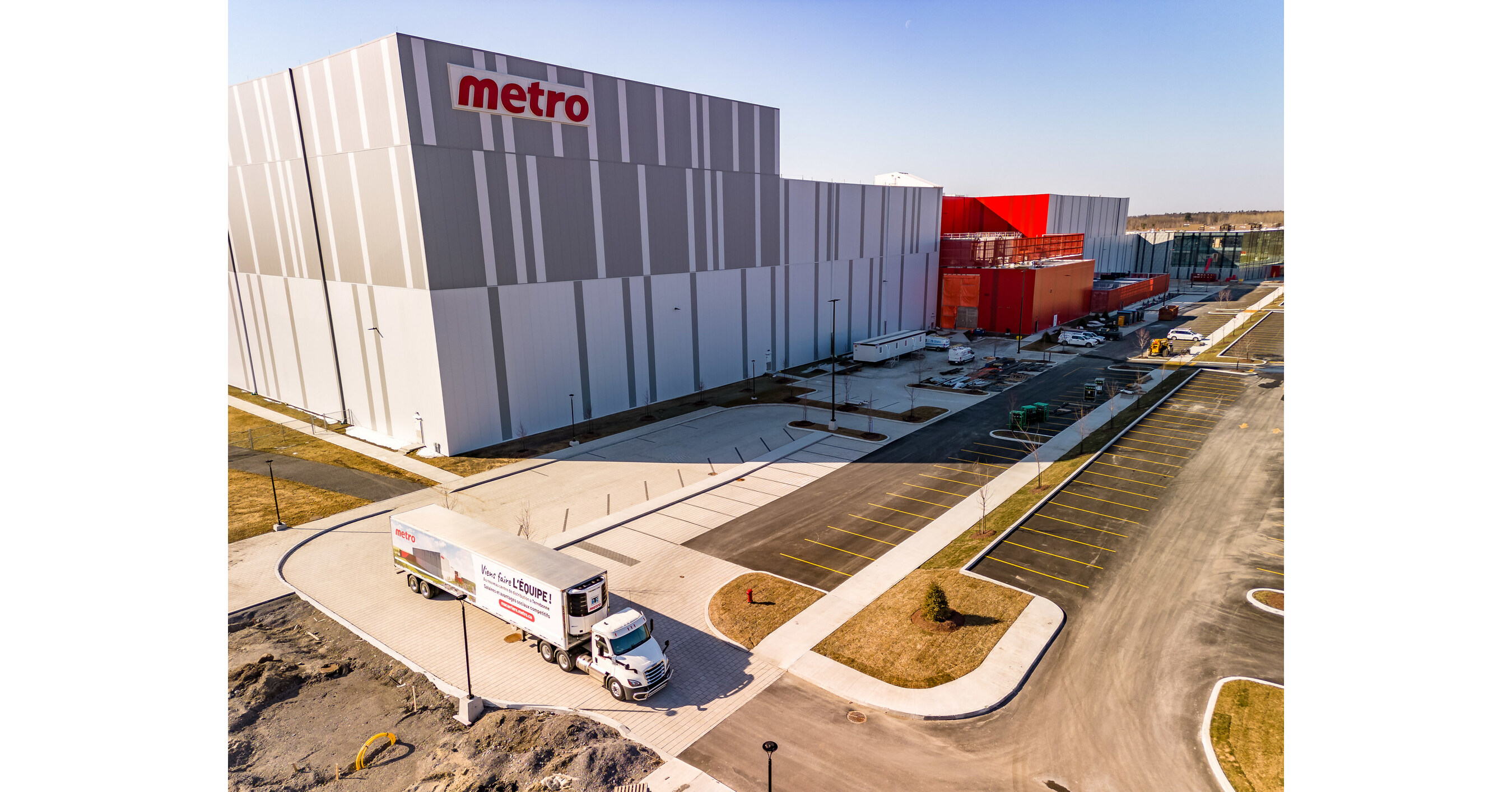 METRO inc. inaugure son centre de distribution automatisé à Terrebonne