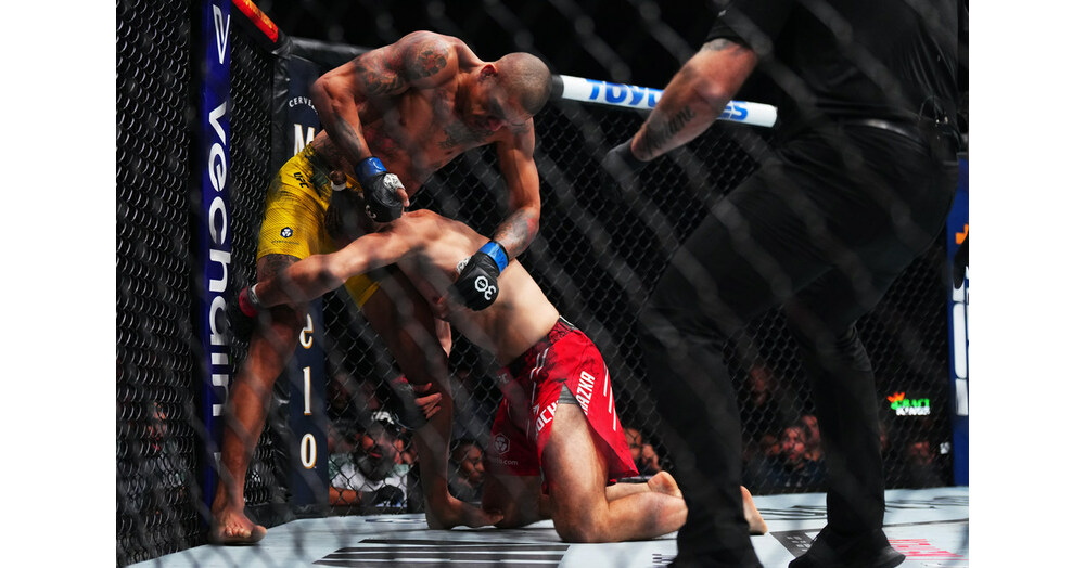 Monster Energy's Alex Pereira Defeats Jiri Prochazka to Claim UFC Light ...