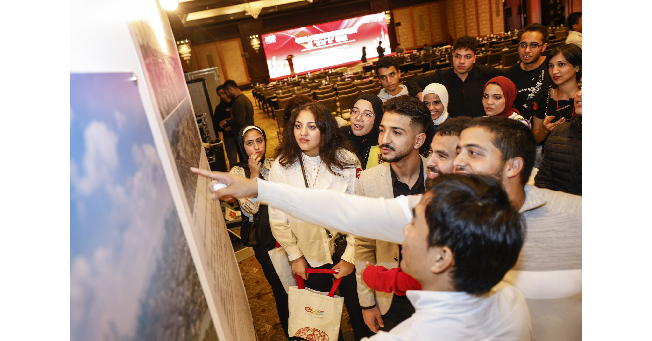 "Charming Guangdong" Photography Exhibition amazes Egyptian audience in ...