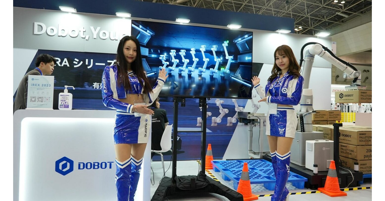 Dobot Unveils the Revolutionary CRA Series at iREX 2023 in Japan