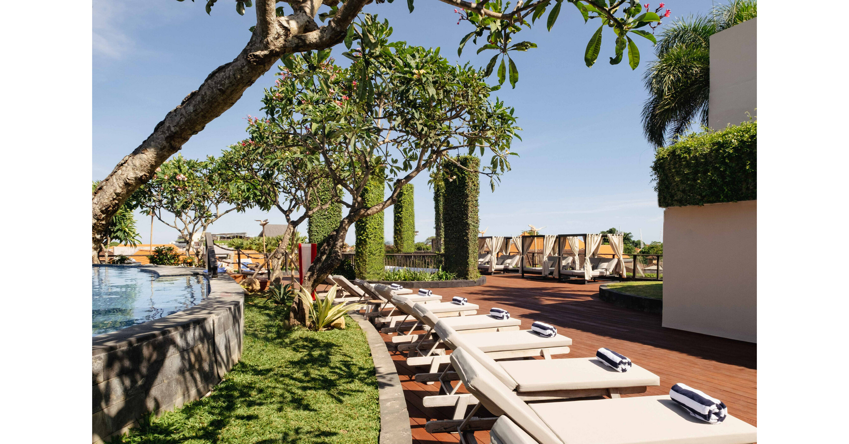 Soirée Rooftop Pool & Bar Bali: A new hot-spot rooftop place in Kuta