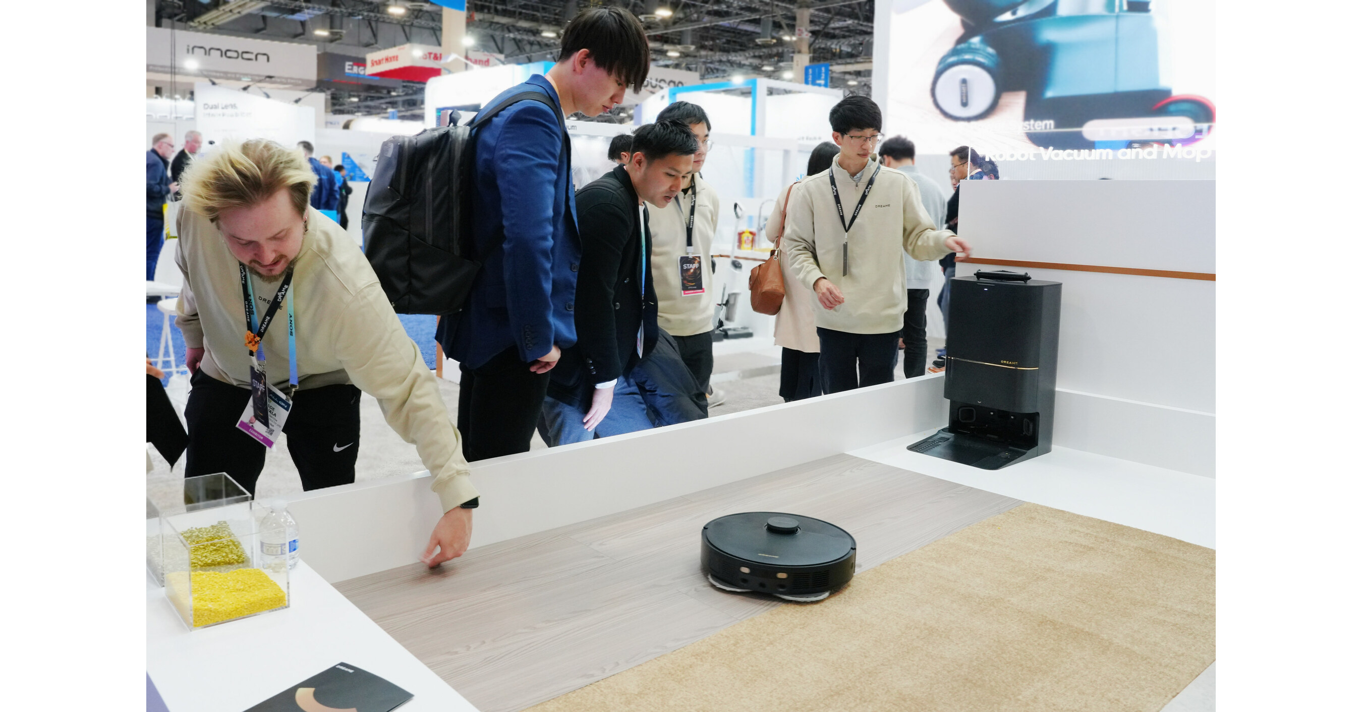 Seri Produk Penyedot Debu Robotik Terbaru dari Dreame Tampil di CES ...
