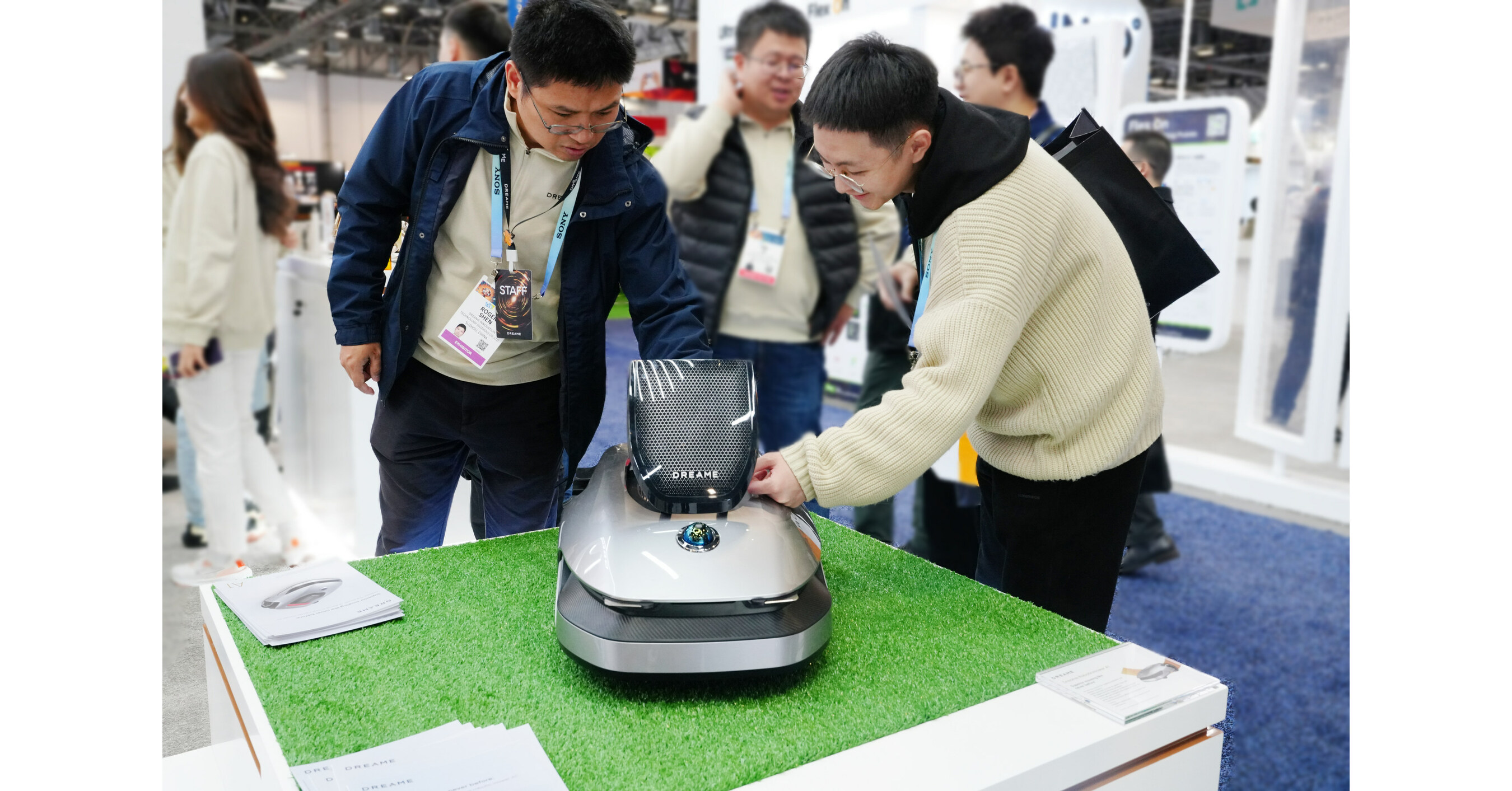 Seri Produk Penyedot Debu Robotik Terbaru dari Dreame Tampil di CES ...