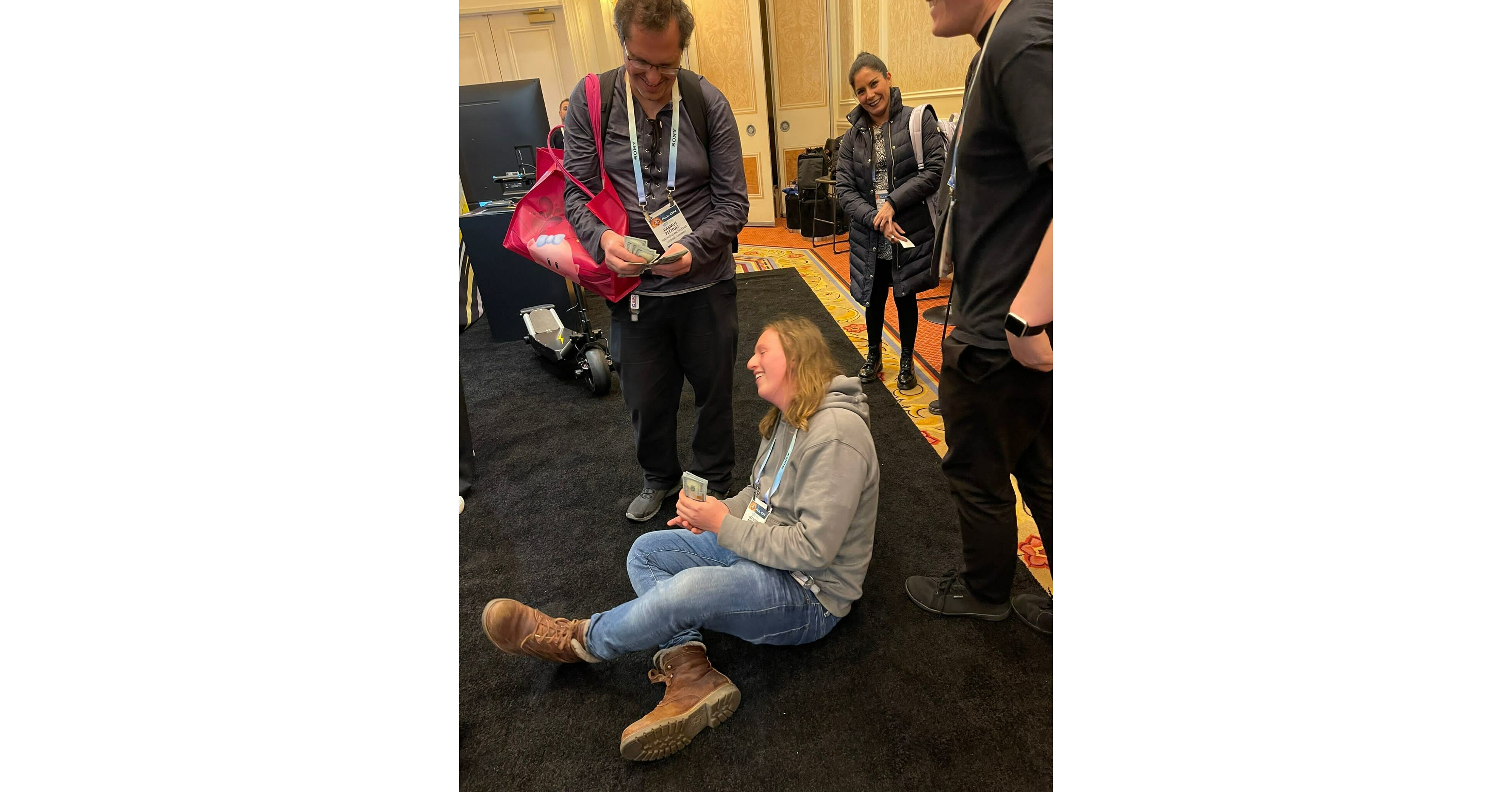 Flash Motors causes a sensation at CES 2024 in Vegas, giving away tens ...