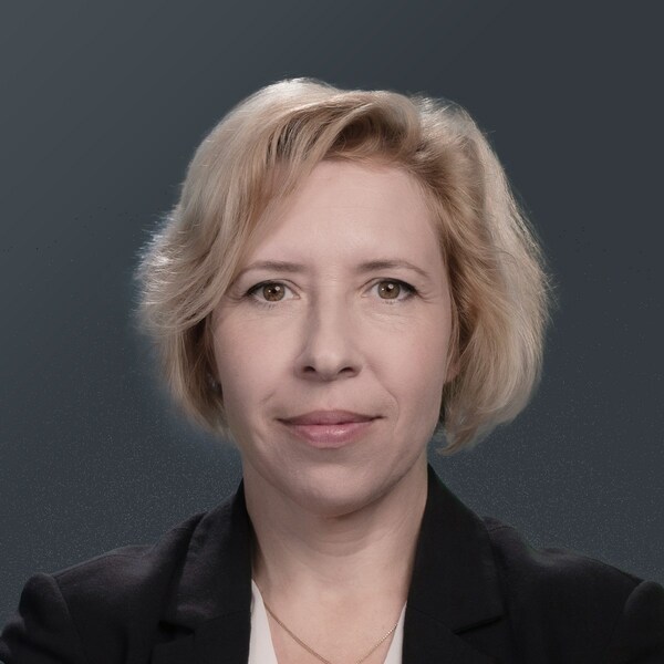 The Story Behind Dr. Anna Becker and Her AI Investing Success with EndoTech