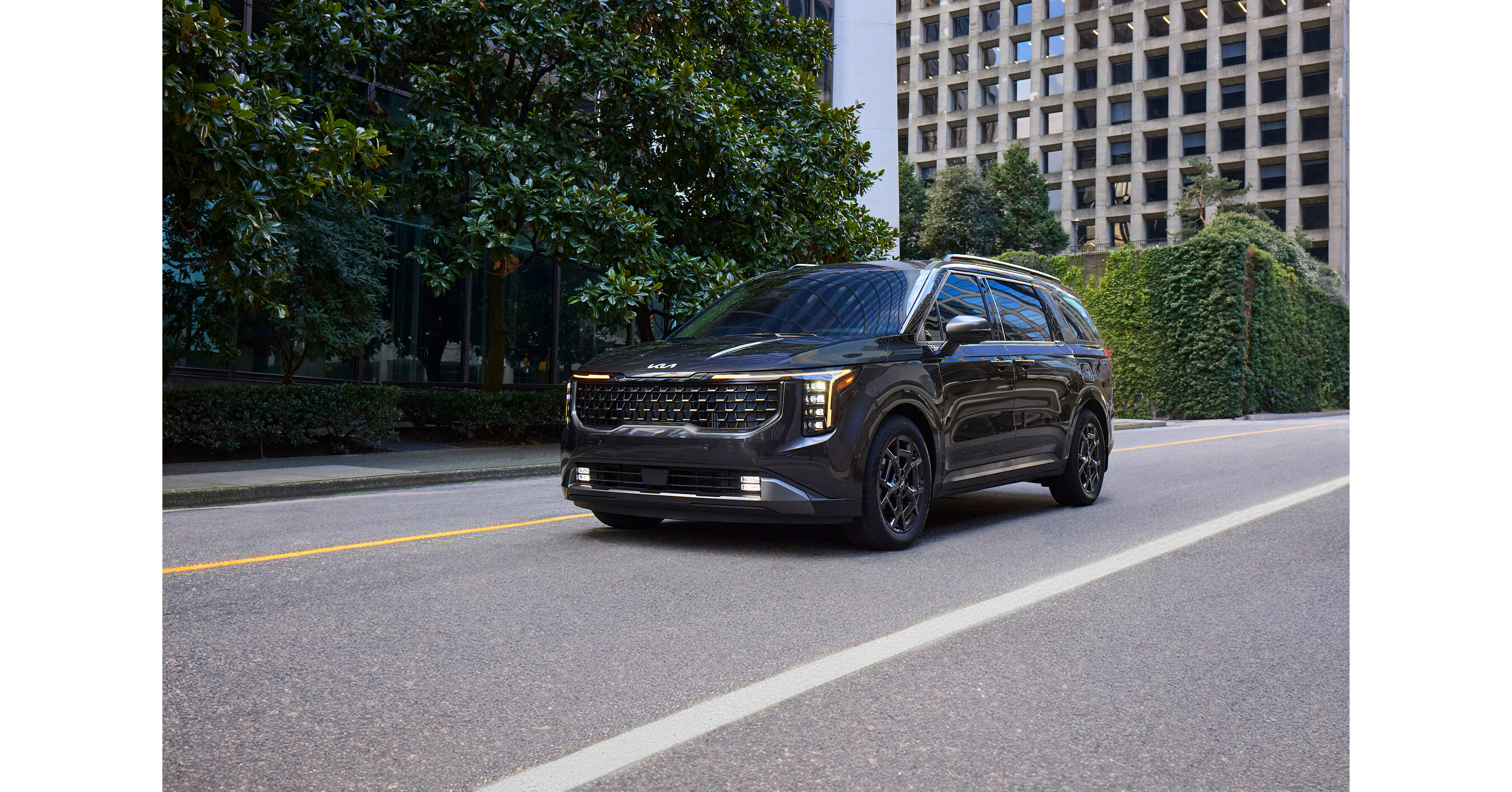 Repensé pour les familles modernes : Le Kia Carnival 2025 fera ses ...