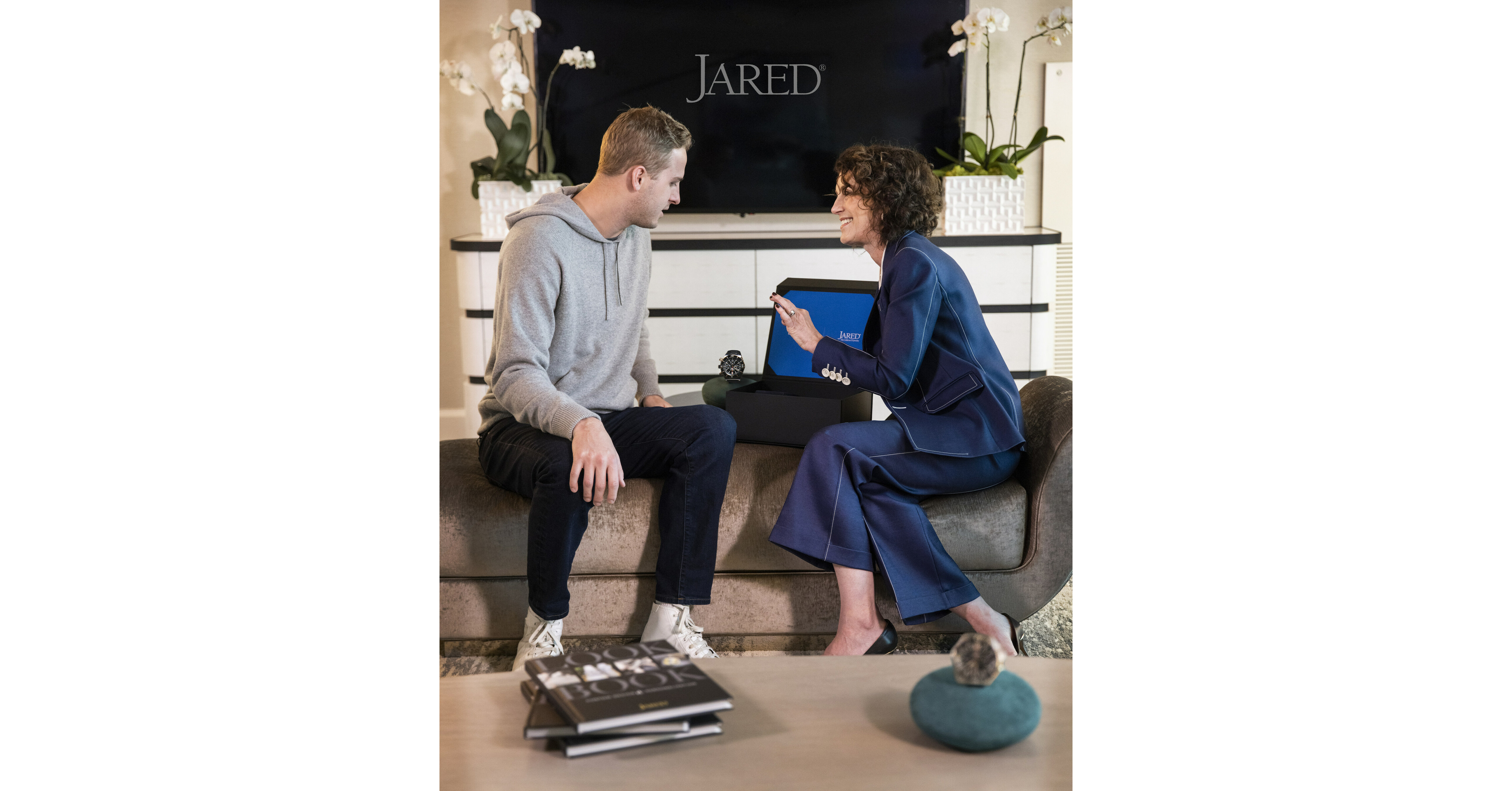 ACCESSIBLE LUXURY BRAND JARED JEWELERS SIGNS DETROIT LIONS' STAR ...