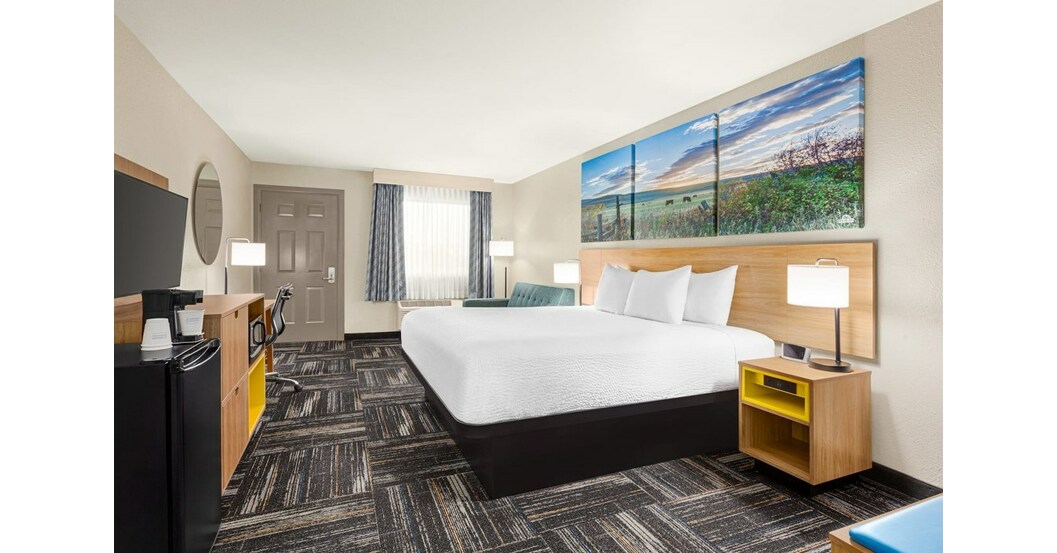 Days Inn Will Pay You and Your BFF to Capture the Solar Eclipse from ...