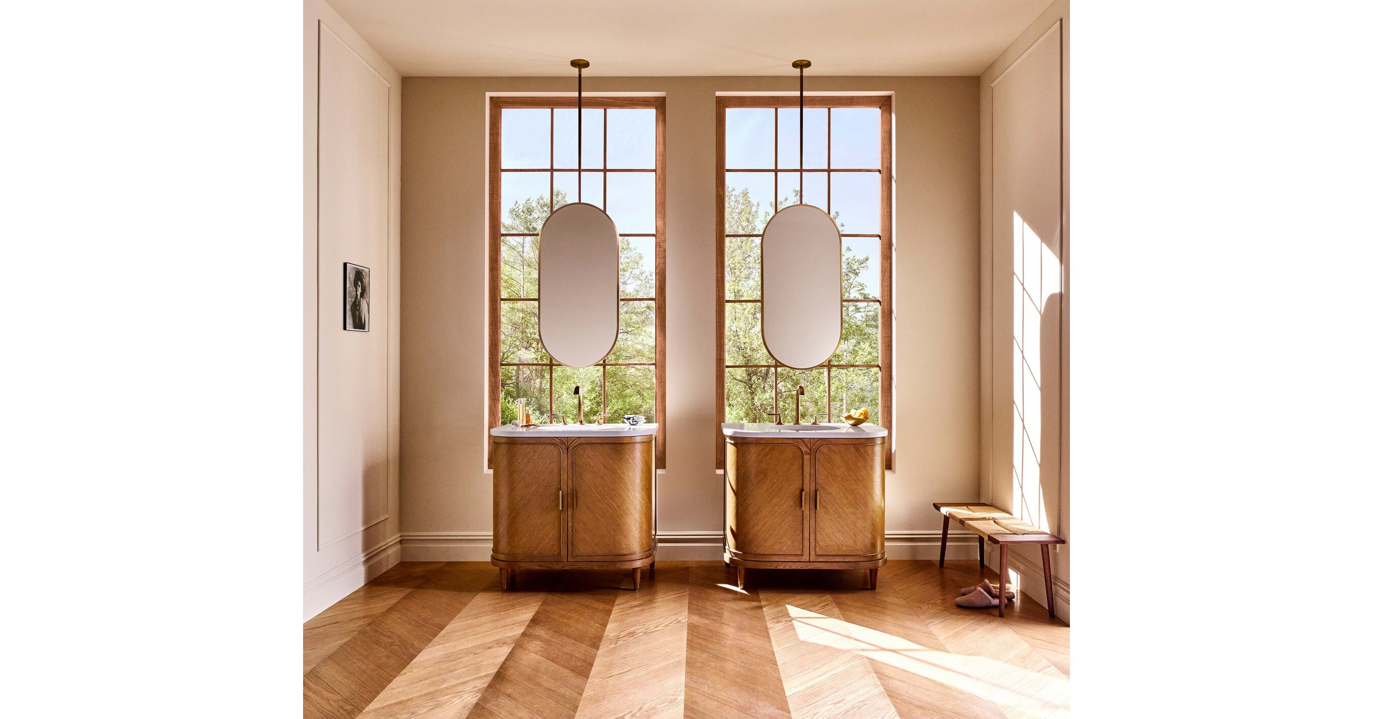 ROBERN® UNVEILS SCULPT HANGING MIRRORS