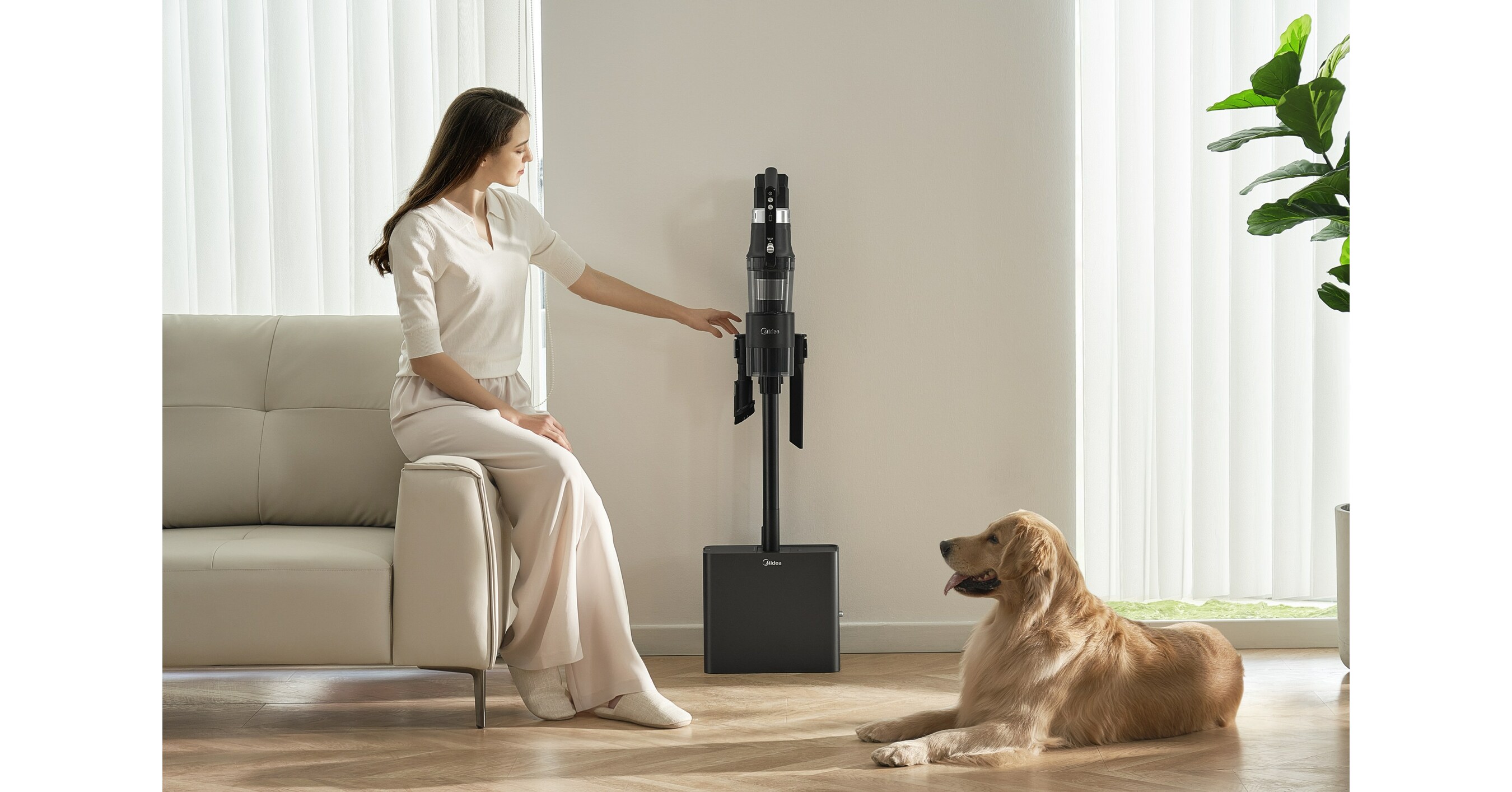 Midea Launches First Cordless Vacuum Cleaner with Docking Station