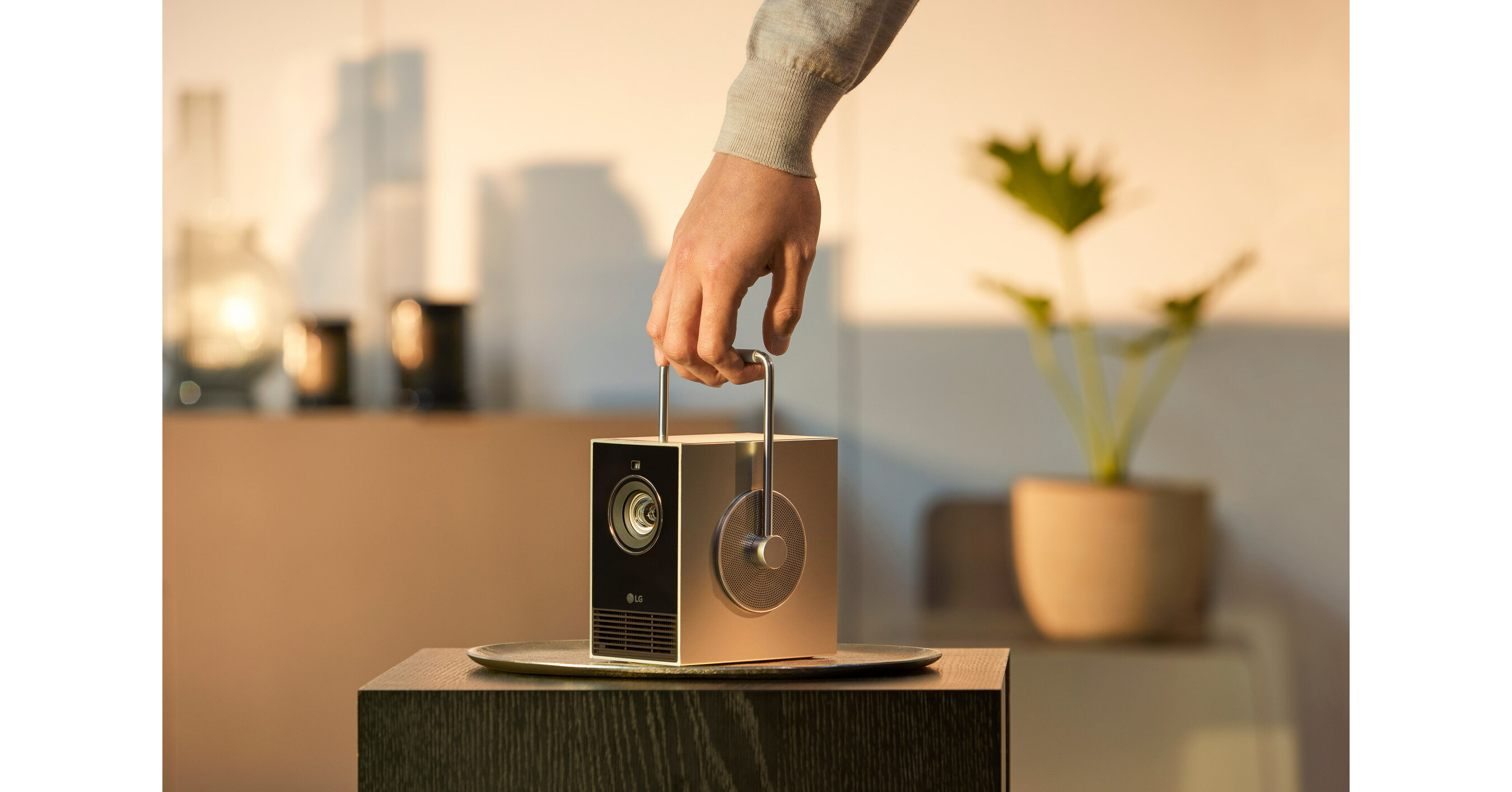 LG'S NEW CINEBEAM Q PROJECTOR NOW AVAILABLE IN CANADA