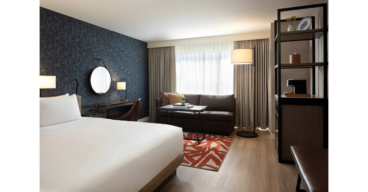 SUNSTONE HOTEL INVESTORS TO ACQUIRE HYATT REGENCY SAN ANTONIO RIVERWALK