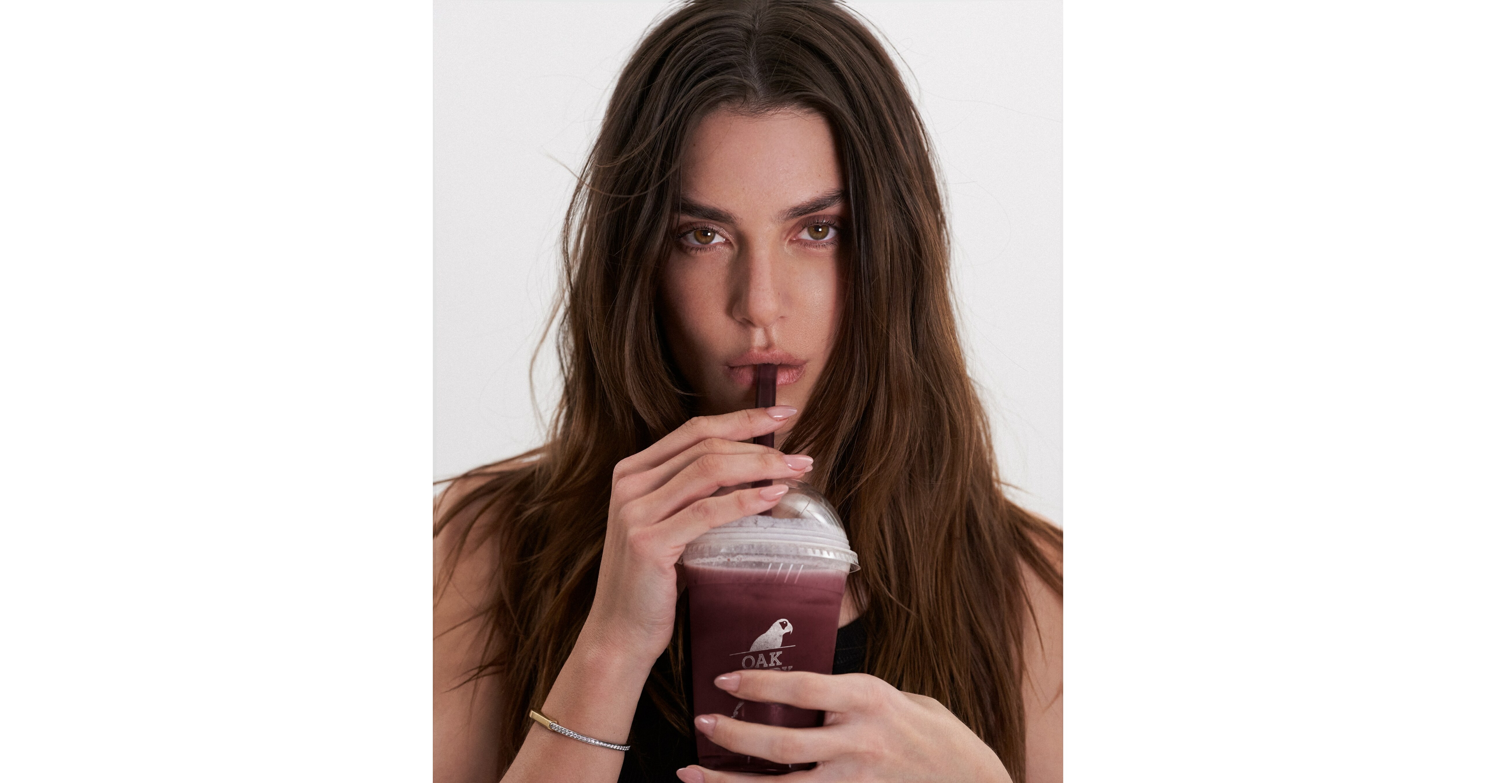 OAKBERRY Teams Up with Model and CEO Valentina Ferrer's KAPOWDER to ...