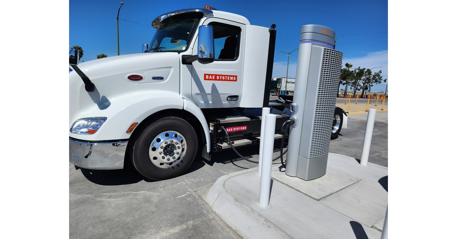 FIRST CLASS 8 HEAVY-DUTY ELECTRIC FREIGHT TRUCK MAKES HISTORIC CROSSING ...