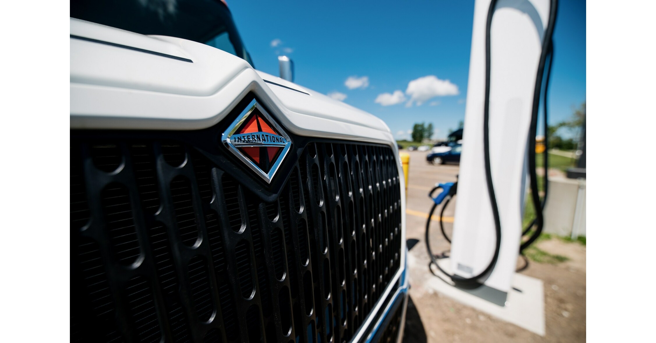 Navistar Surpasses 100 Electric Vehicle Authorized Dealers