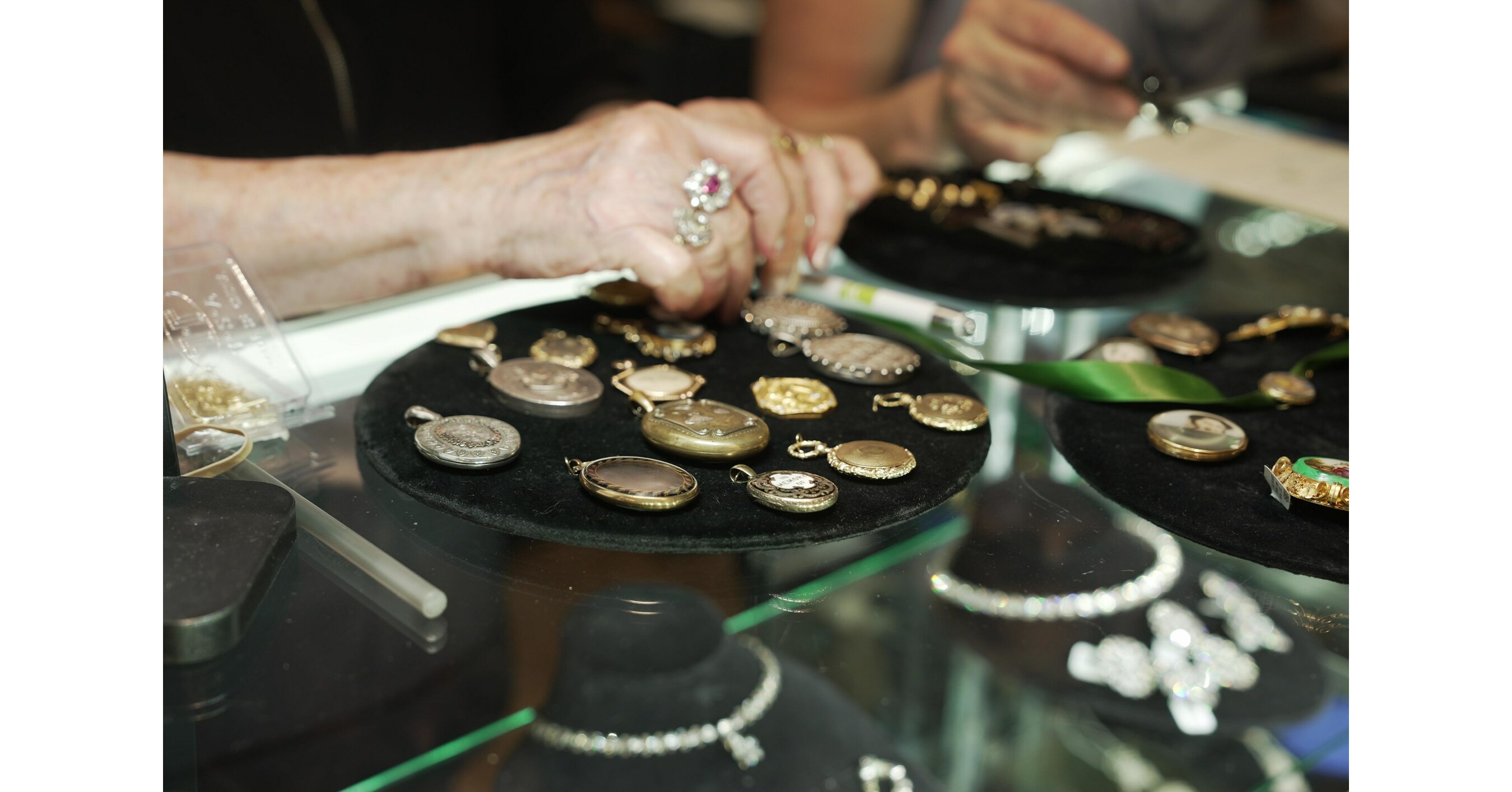 For Exquisite Finds, the NYC Spring Jewelry and Object Show Unearthed ...