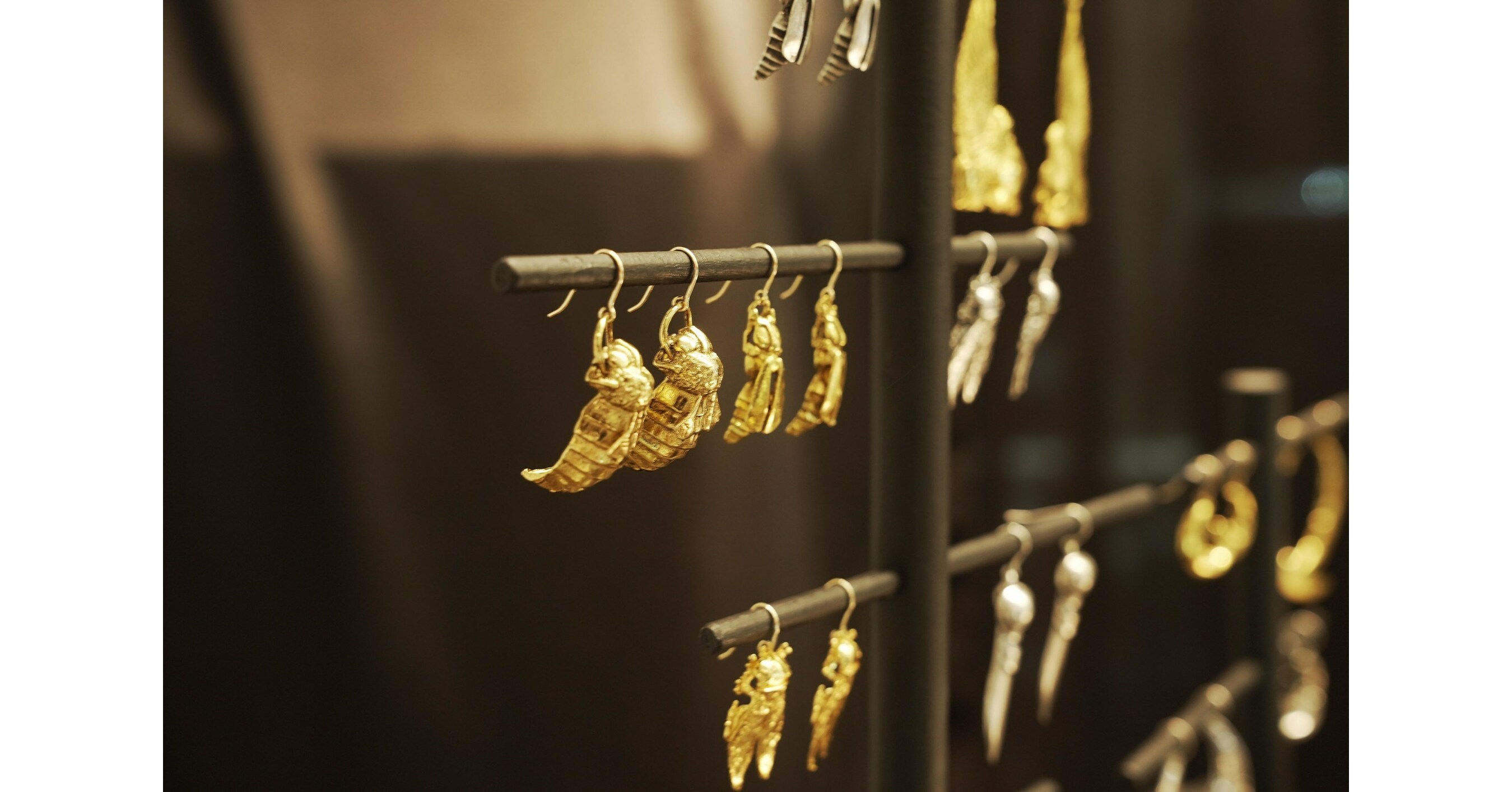 For Exquisite Finds, the NYC Spring Jewelry and Object Show Unearthed ...